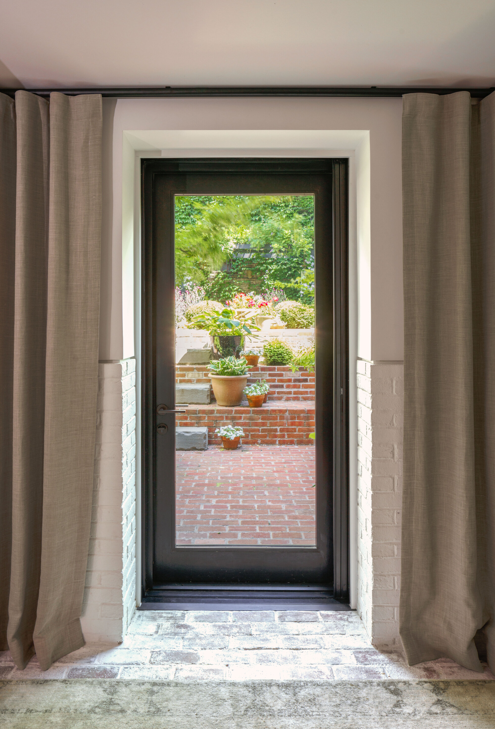 Gallery of Stick House, Brick Garden / Abruzzo Bodziak Architects - 26
