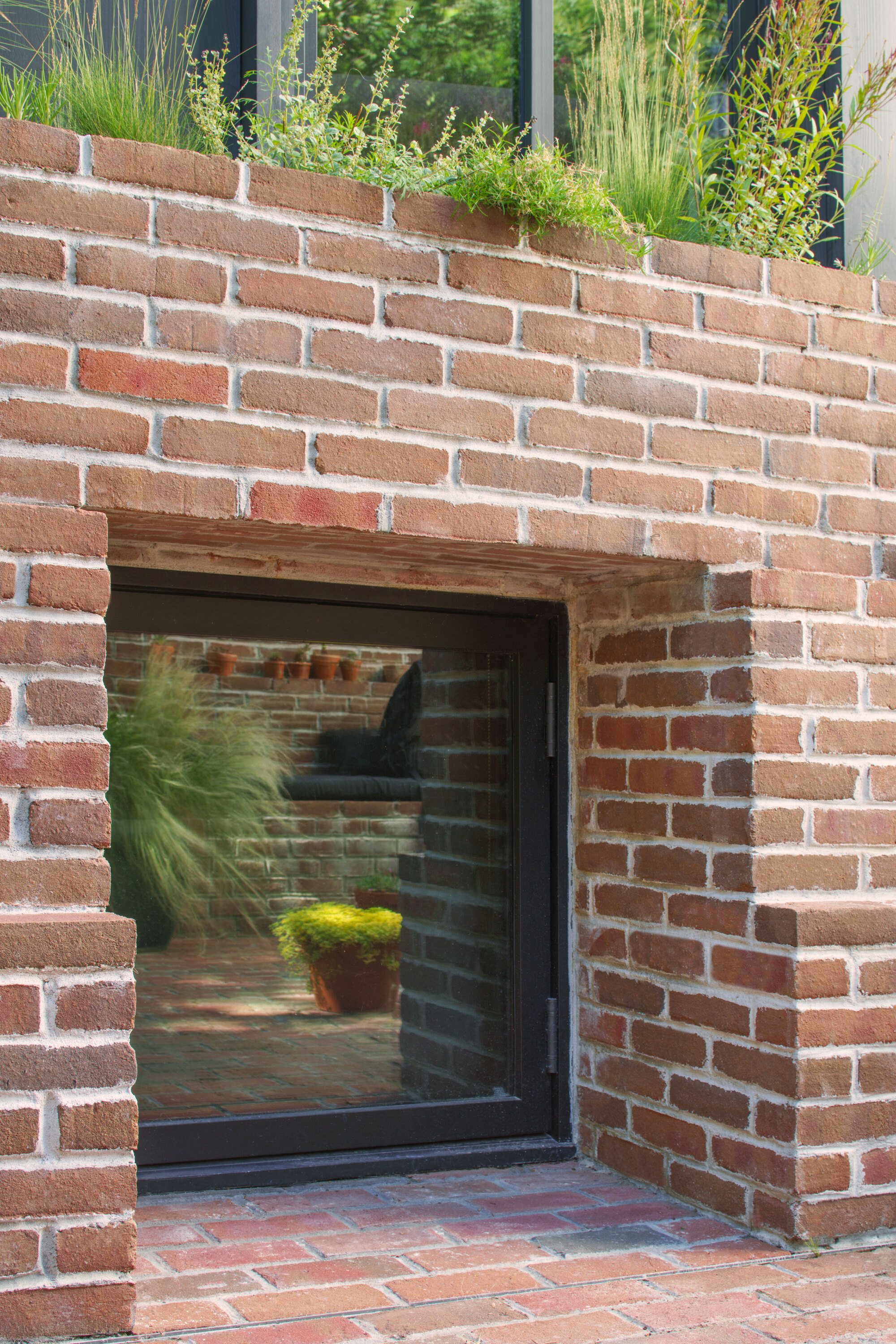 Gallery of Stick House, Brick Garden / Abruzzo Bodziak Architects - 18