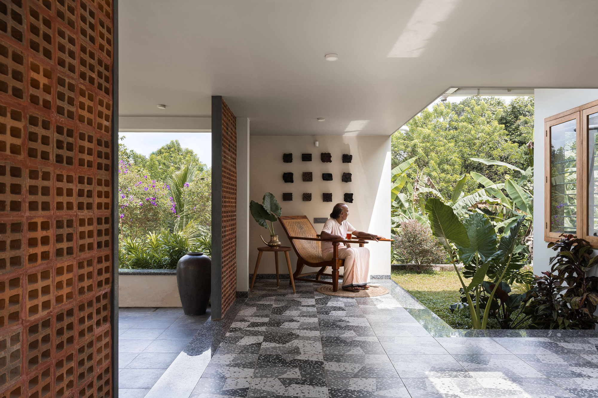 Gallery of The Mala House / Thomas Parambil Architects - 15