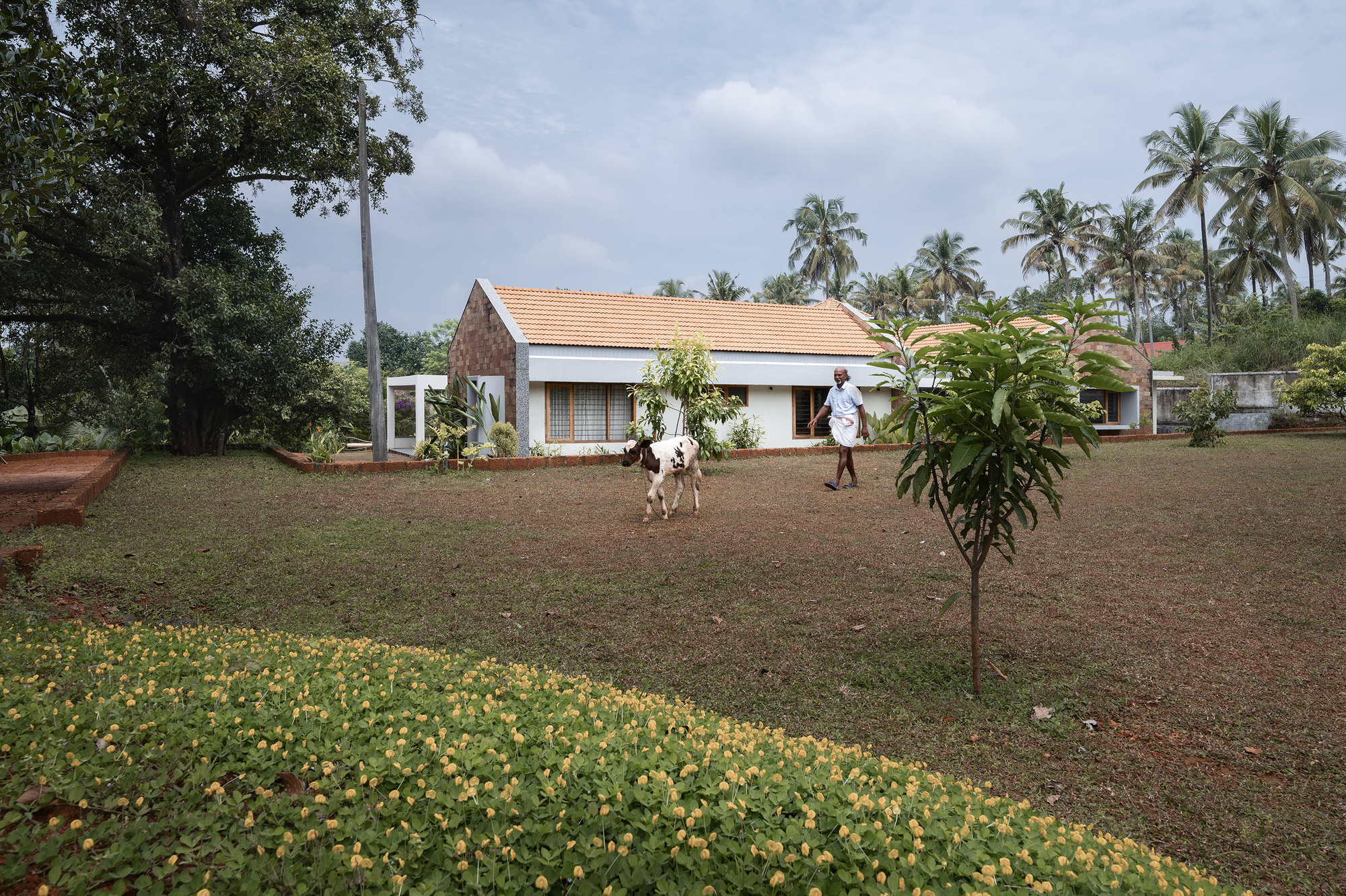 Gallery of The Mala House / Thomas Parambil Architects - 7