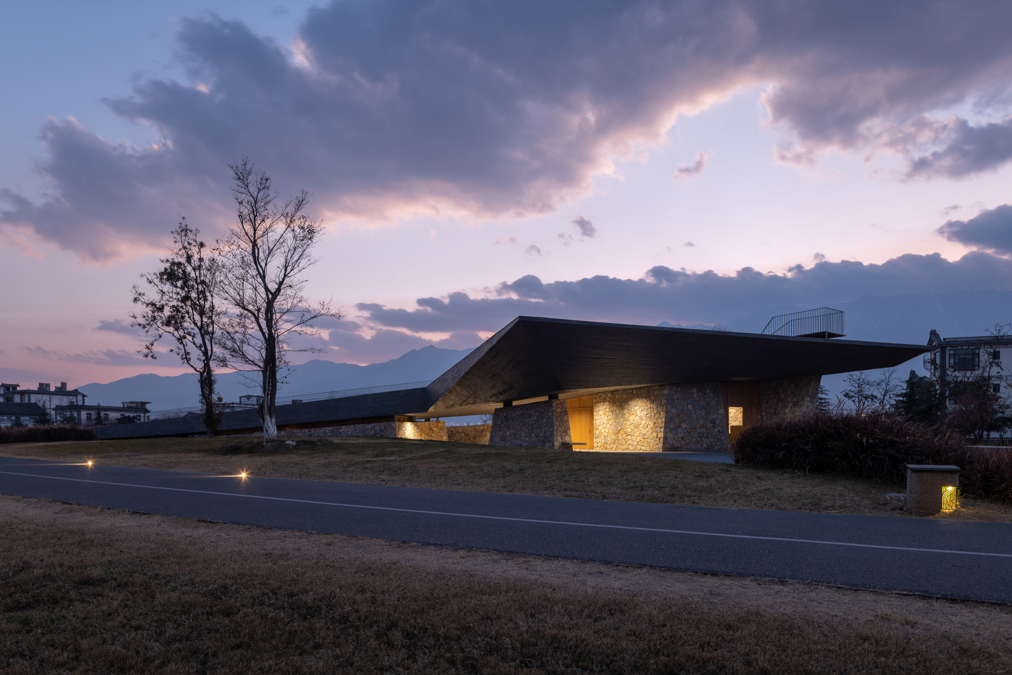 Gallery of Dali Erhai Lake Ecological Rest Station / line+ studio - 10