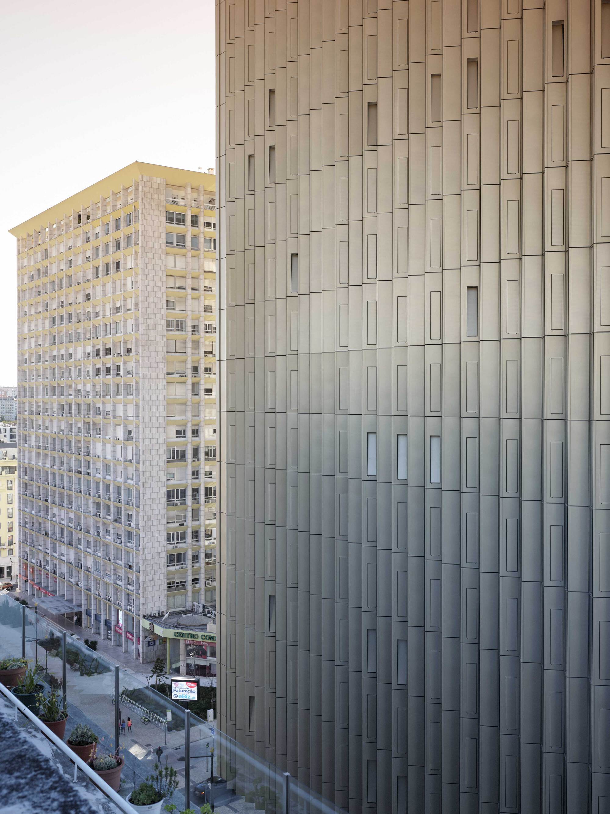 Galeria de "Como que a partir do desenho de um edifício se pensa a cidade?": Entrevista com ...