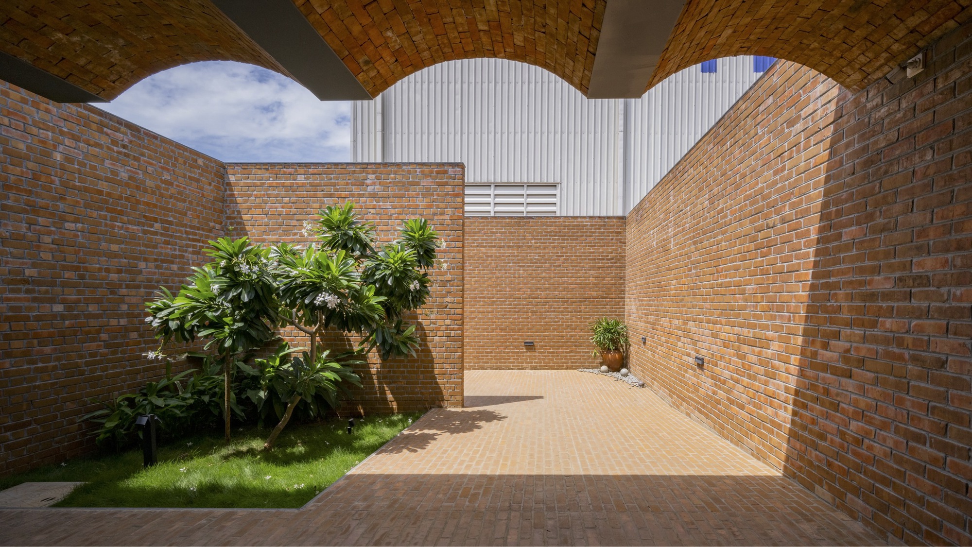 Gallery of Metallic Bellows Factory Office / KSM Architecture - 10