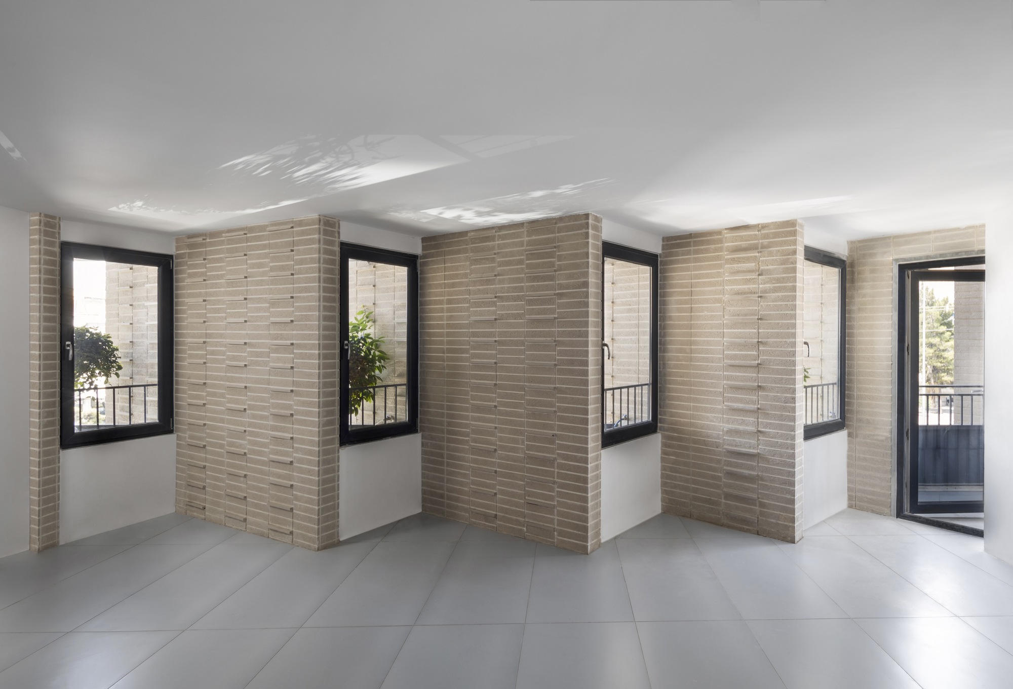 Gallery of Sideway Apartment / Ashari Architects - 3