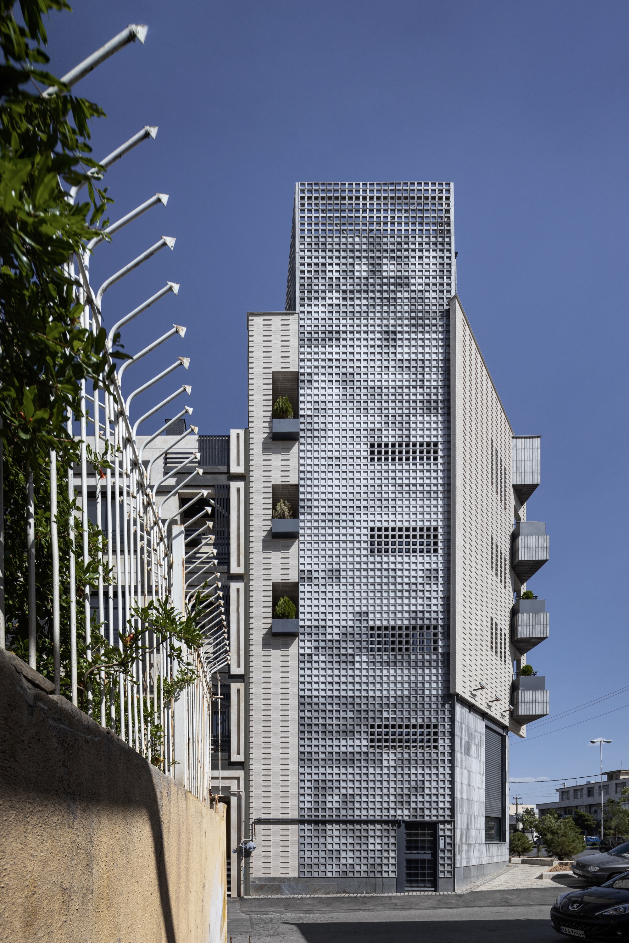 Gallery of Sideway Apartment / Ashari Architects - 18