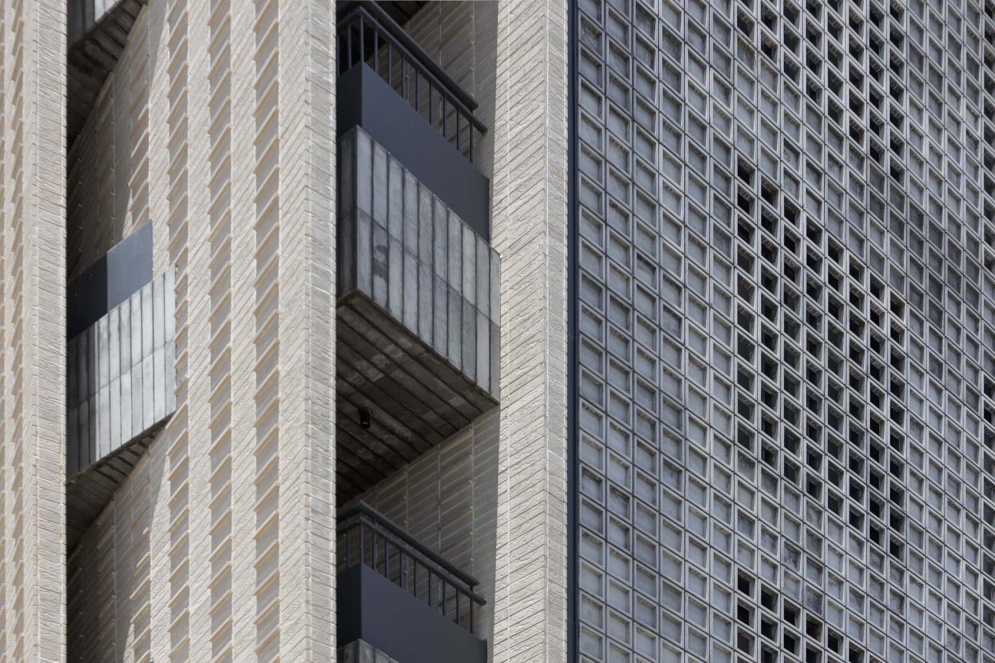 Gallery of Sideway Apartment / Ashari Architects - 16