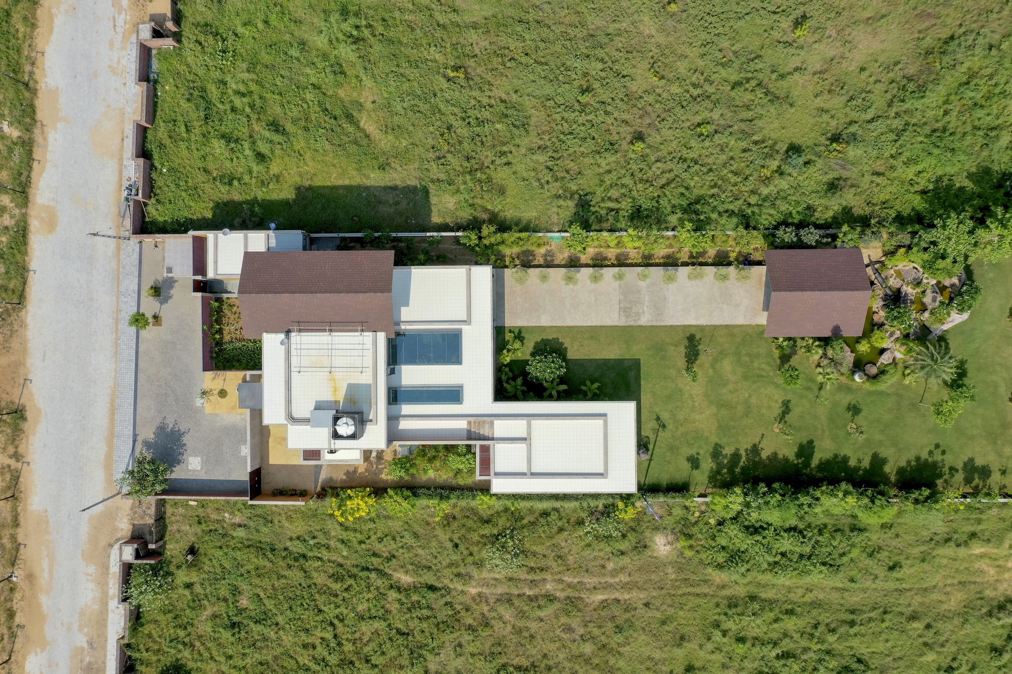 Gallery of Vanessa Weekend Villa / The Grid Architects - 5