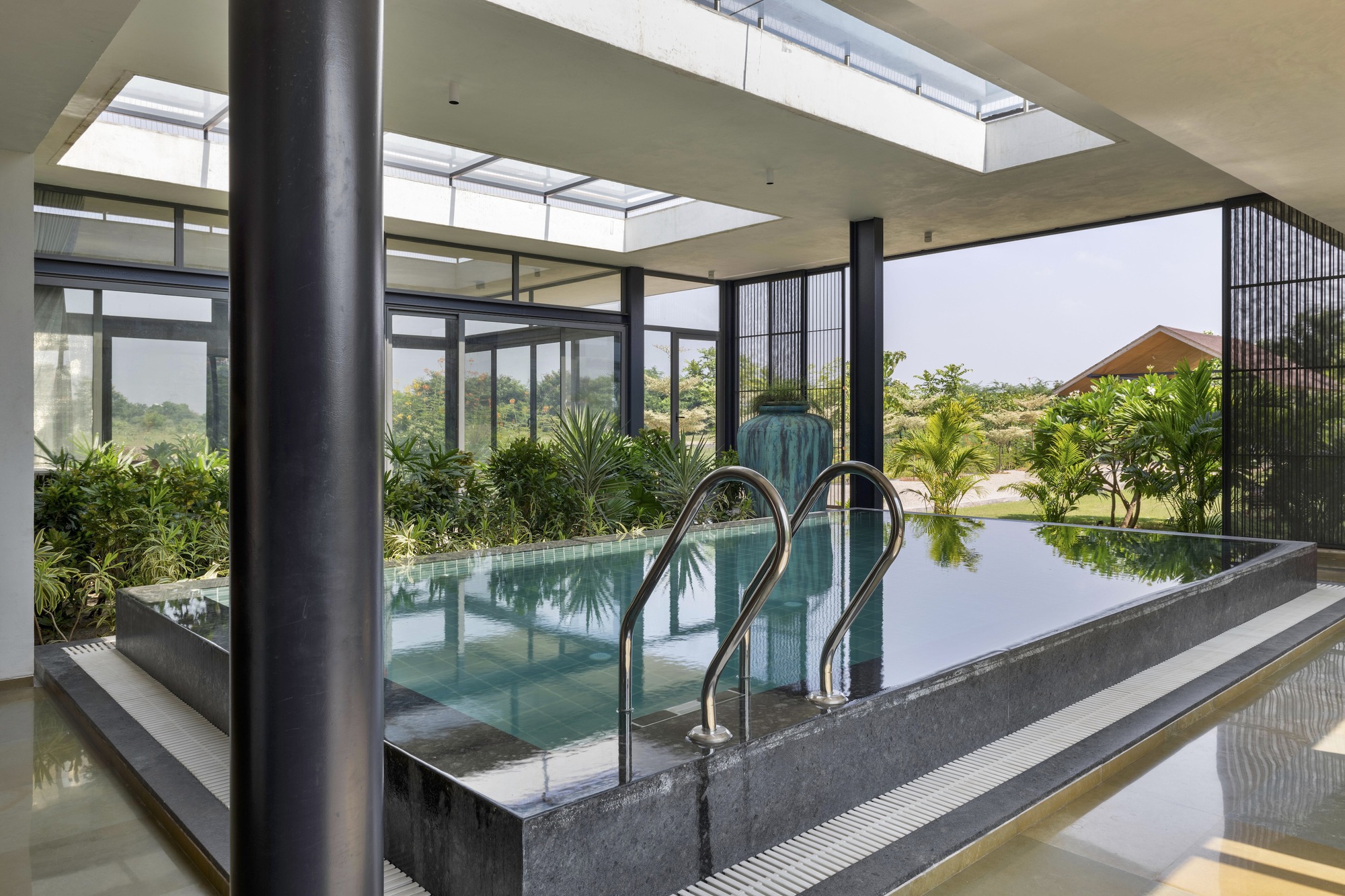 Gallery of Vanessa Weekend Villa / The Grid Architects - 9