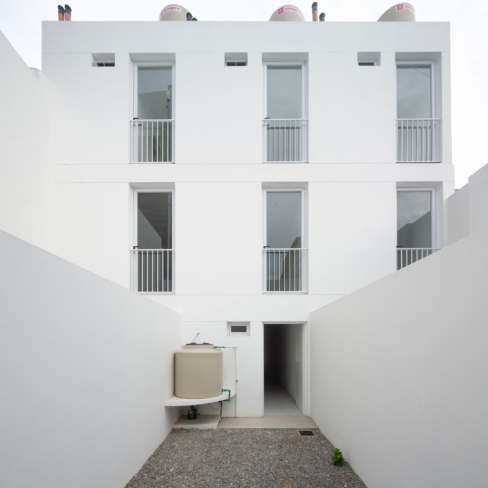 Gallery of Commercial Stores Morón 2929 / castillo lee valdivieso - 3