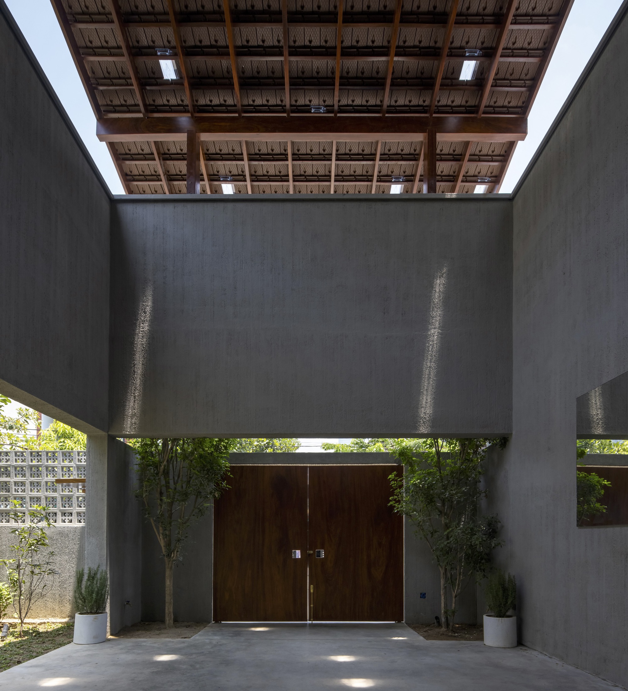 Gallery of Nhà Hương House / H-H Studio - 2