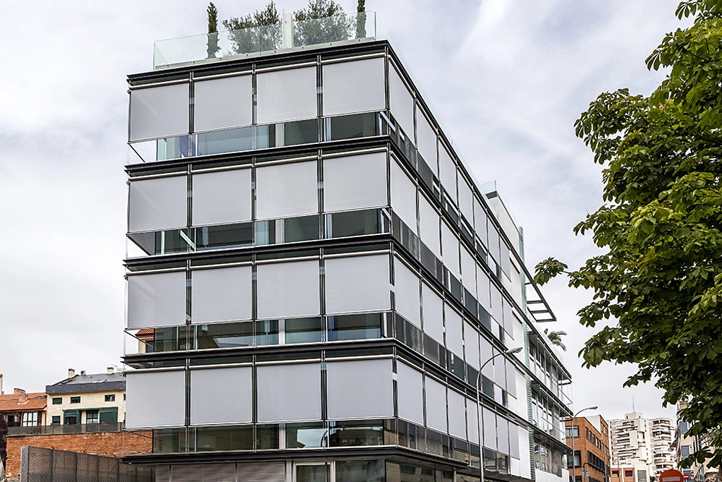 Gallery of Dynamic Building Façades: Flexibility and Adaptability in ...