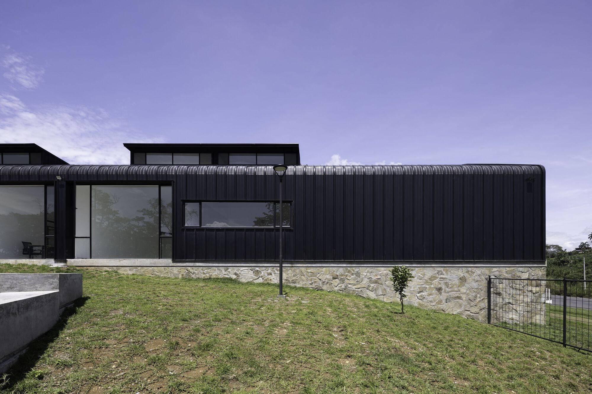 Gallery of Shelter and Community Dining Room / Side FX Arquitectura - 8