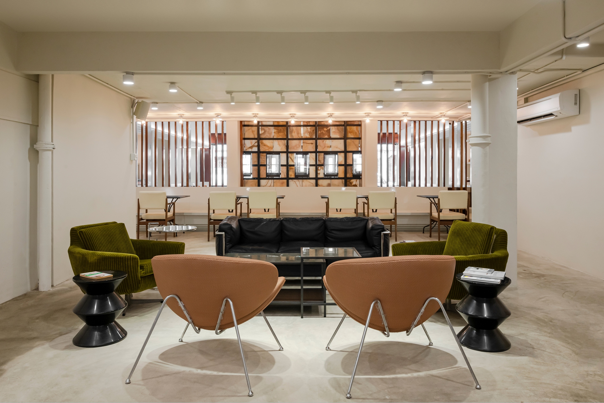 Gallery of Ms. Elliot at Hock Bee Restaurant and Café / JUJURWORK - 12