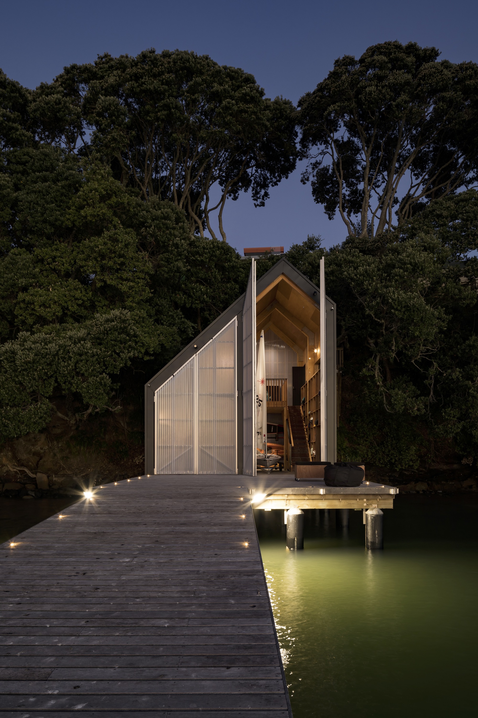 Gallery of Boathouse 01 / Michael Cooper Architects - 11