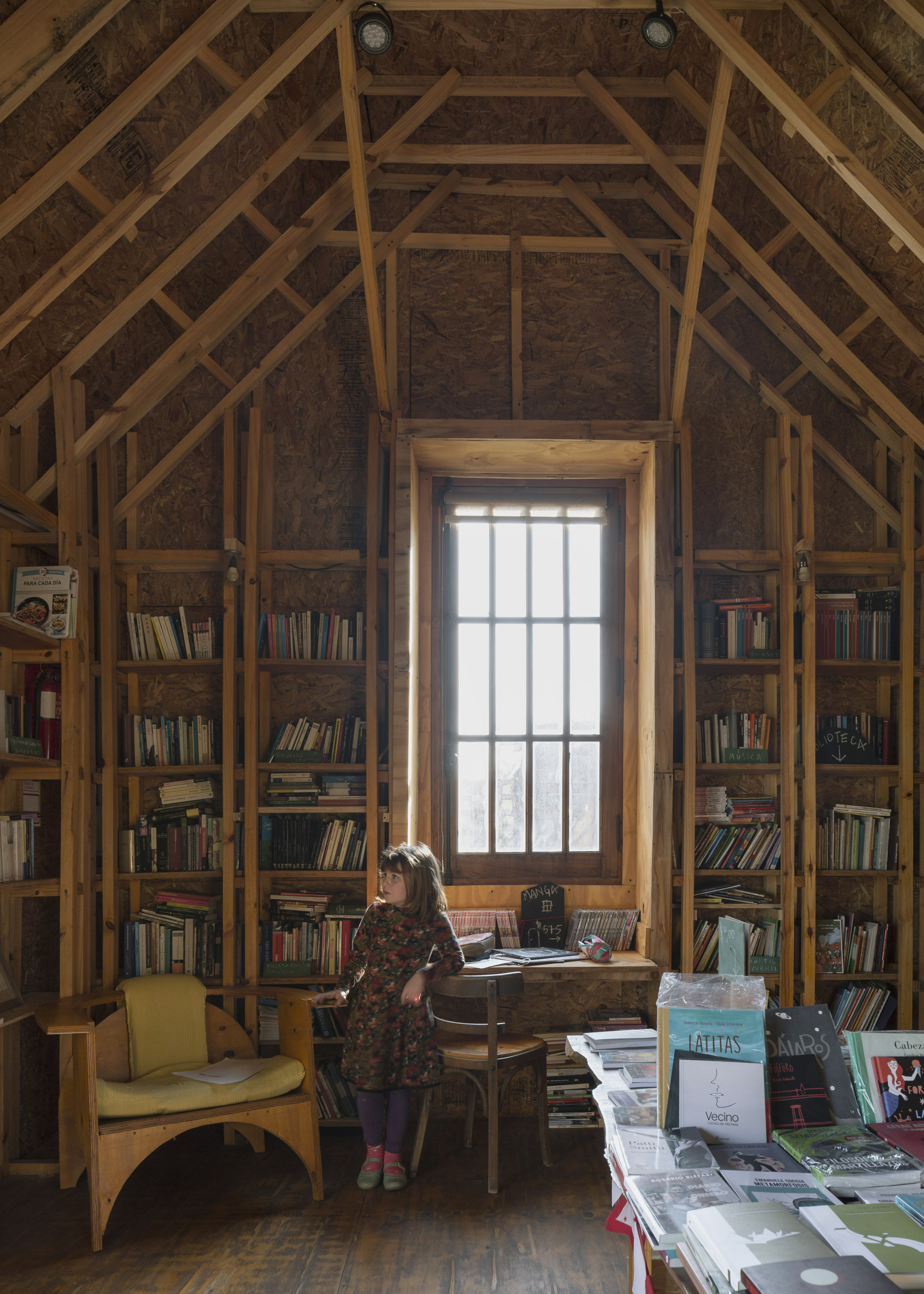 Gallery of A Red House Library / Estudio Arzubialde - 5