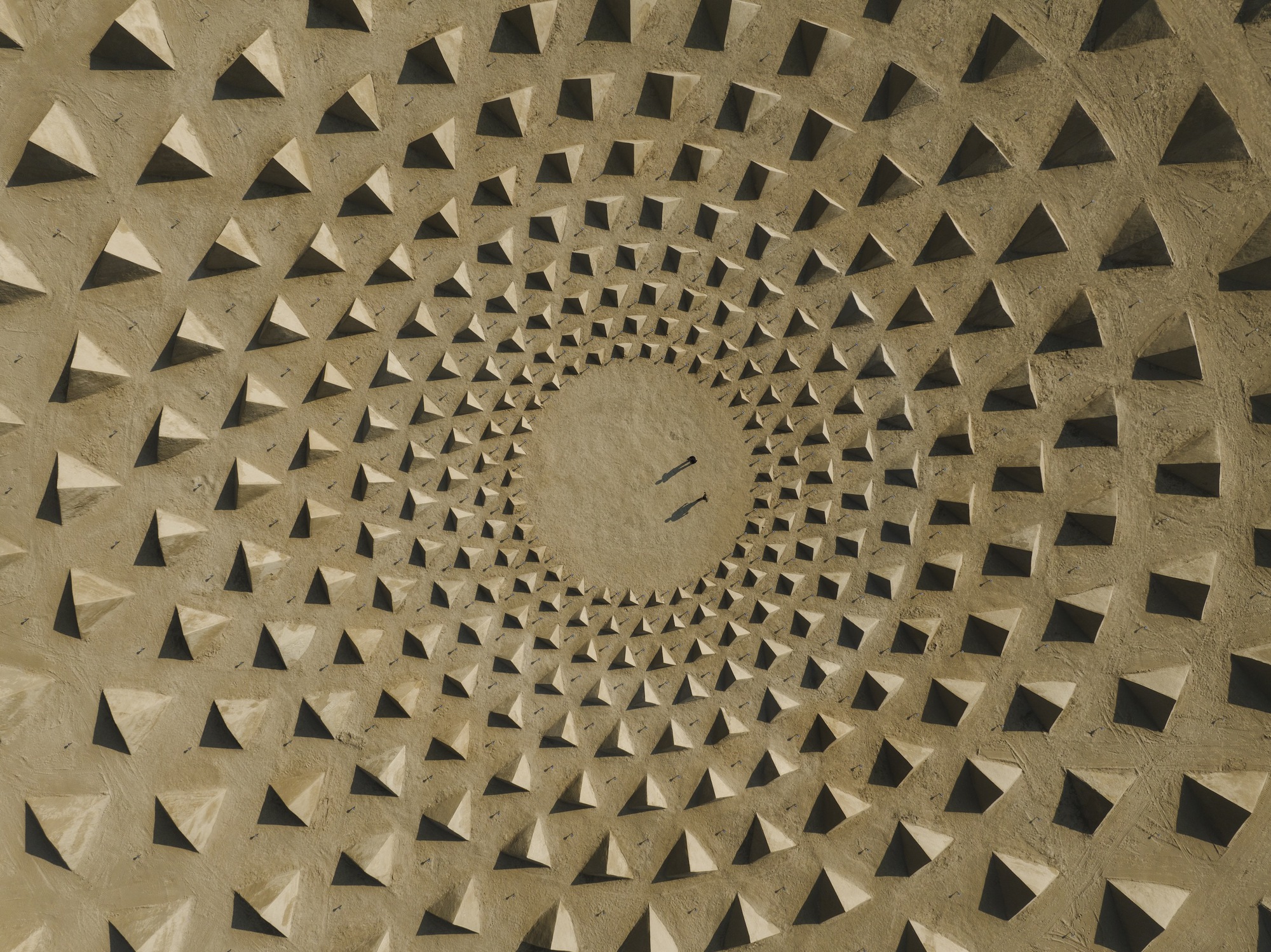 Gallery of Self Similar Installation / Jim Denevan - 7