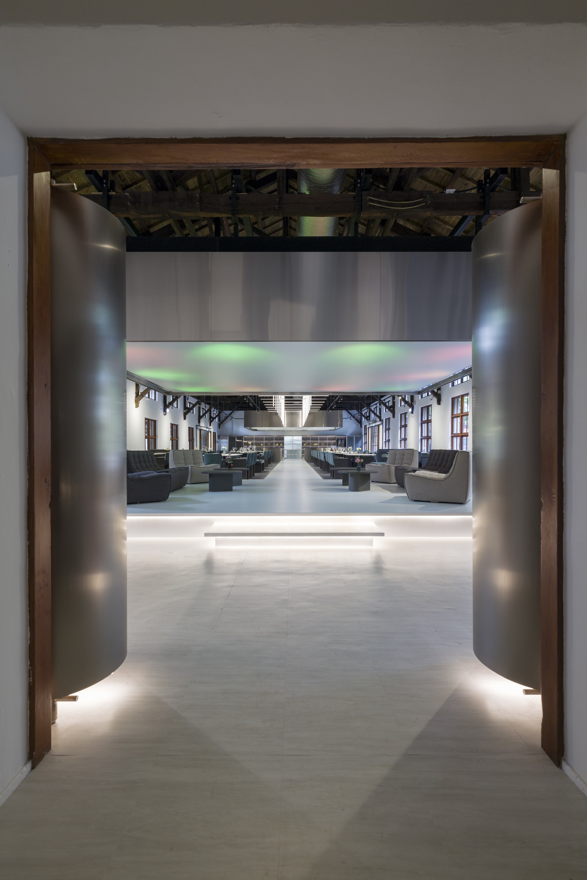 Gallery of ISLAND133 Restaurant / JC. Architecture & Design - 15