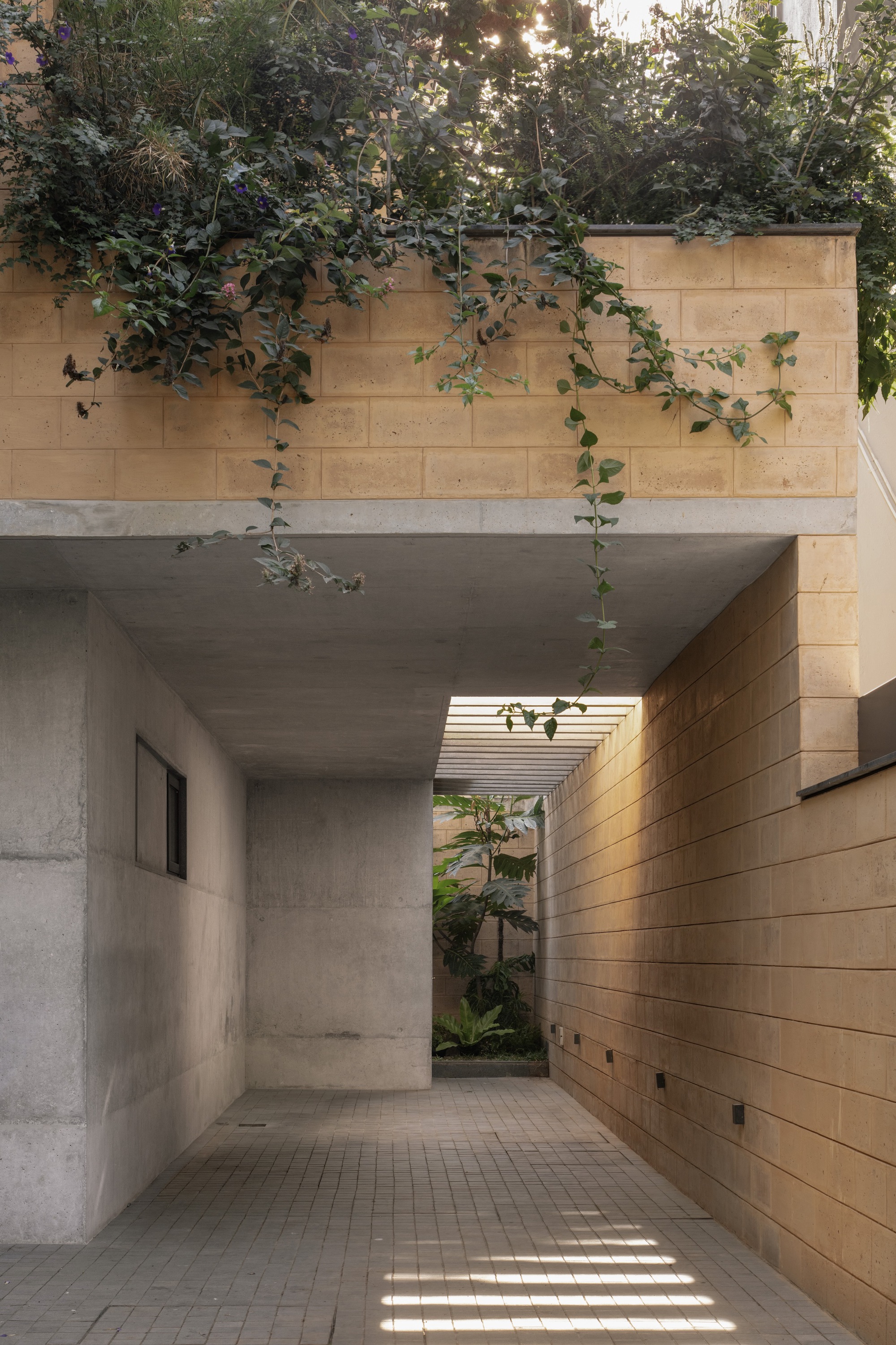 Gallery of Debris Block House / CollectiveProject - 8