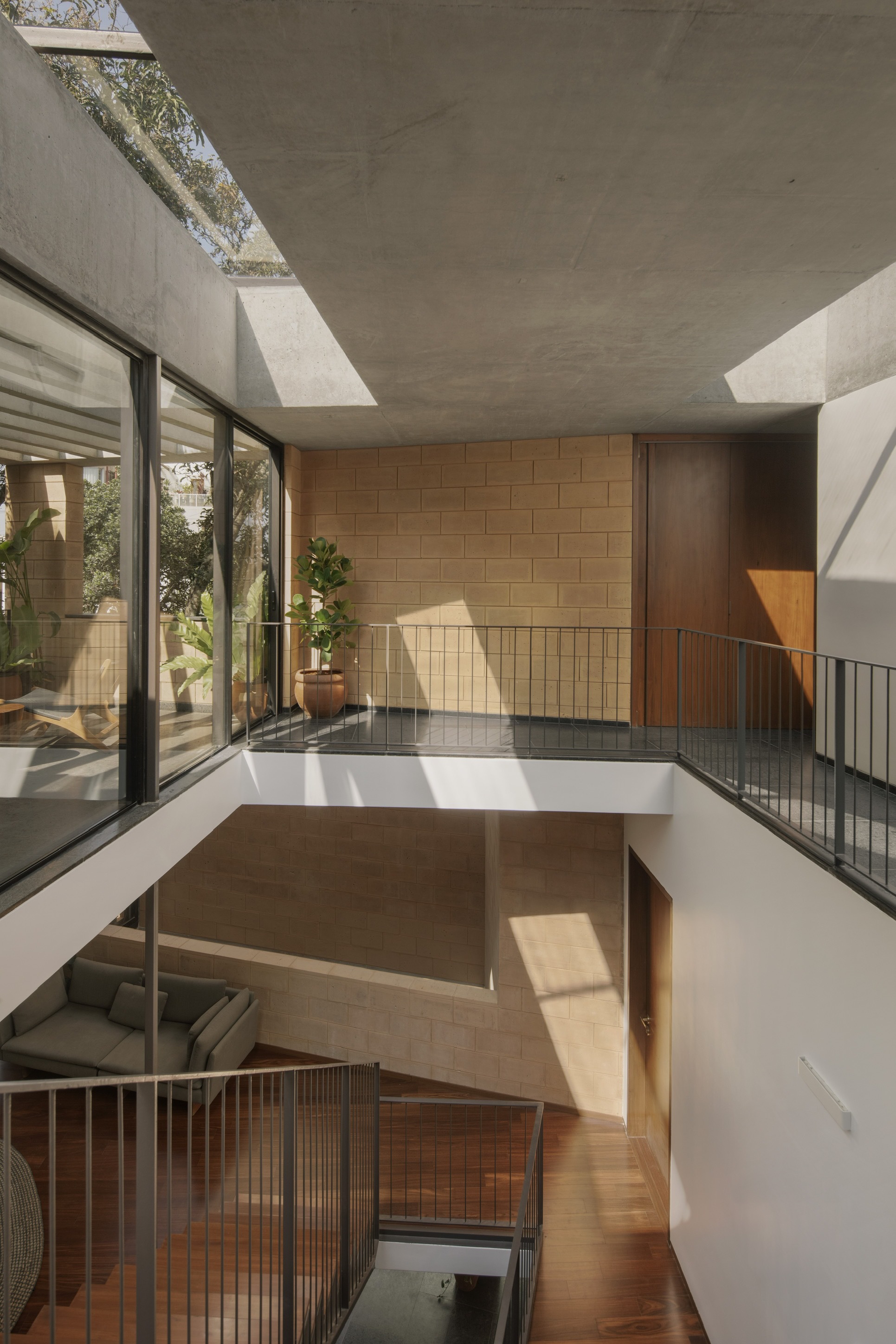 Gallery of Debris Block House / CollectiveProject - 12