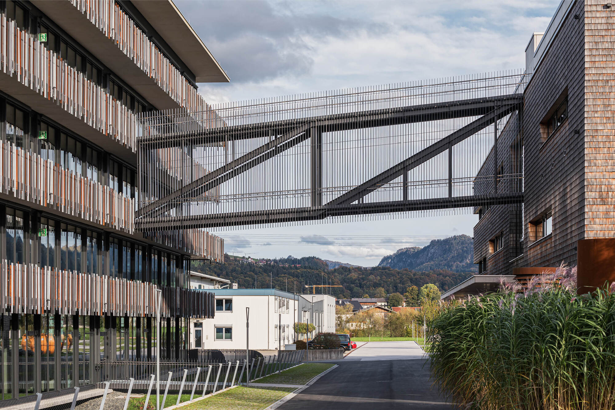 Gallery of AM INN Office Building / LORENZATELIERS - 18