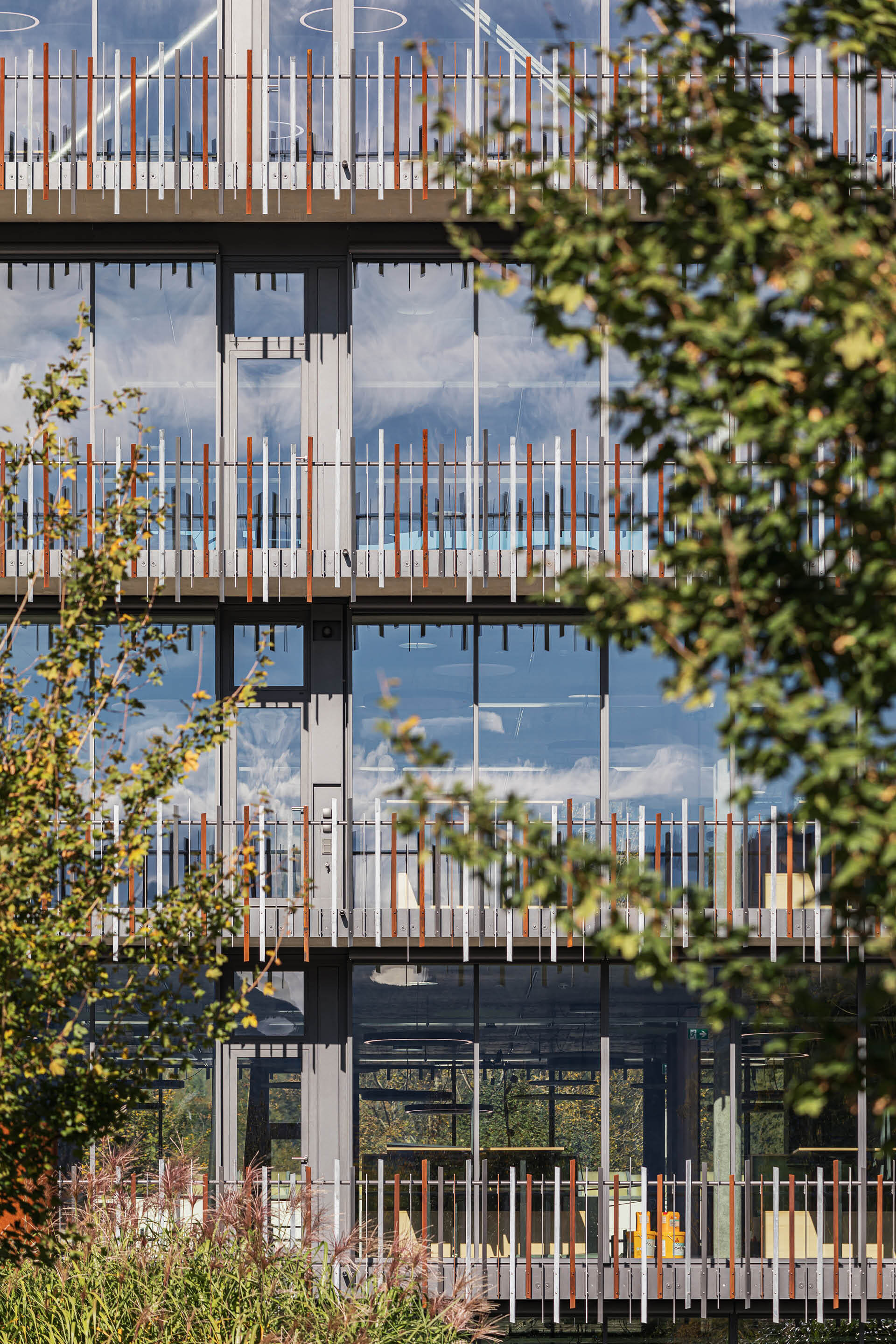 Gallery of AM INN Office Building / LORENZATELIERS - 13