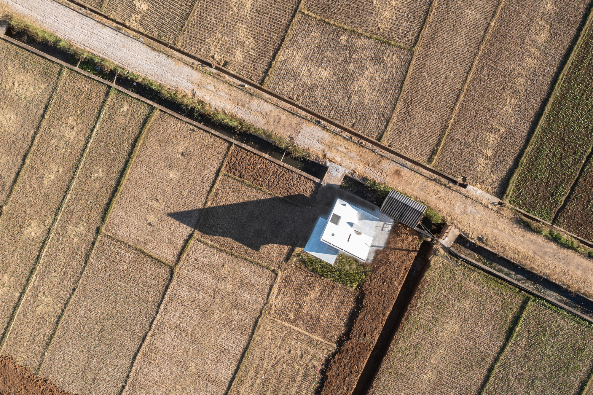 Galería de Pabellón de concreto / LIN architecture - 19