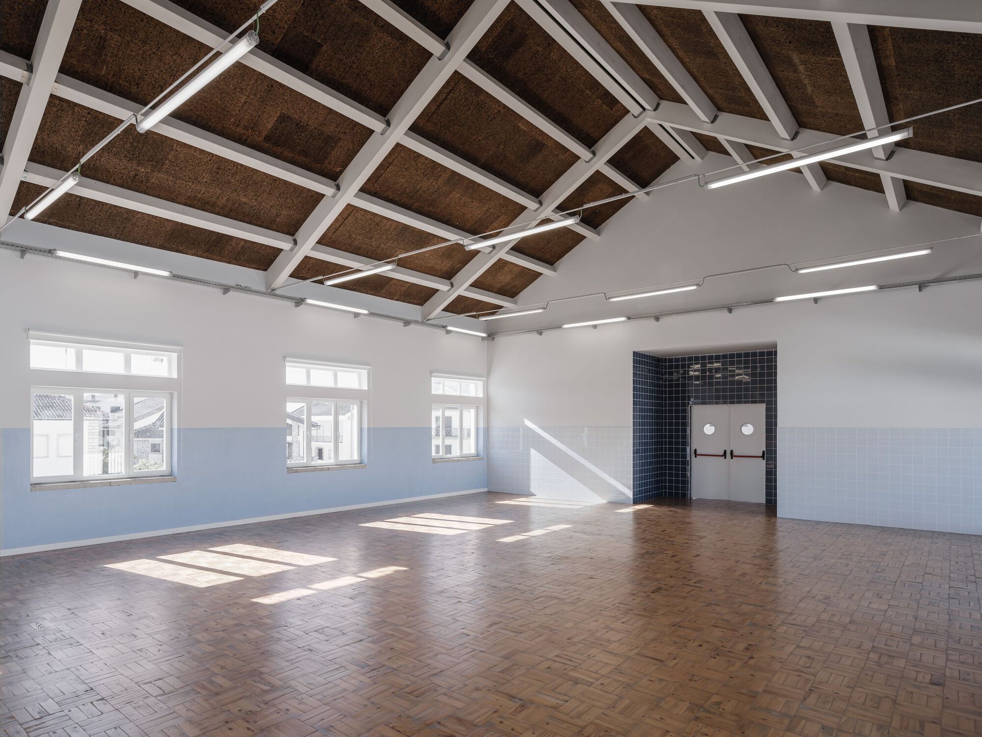 Galeria de Casa do Povo de Alcains / dbA. arquitectura - 27