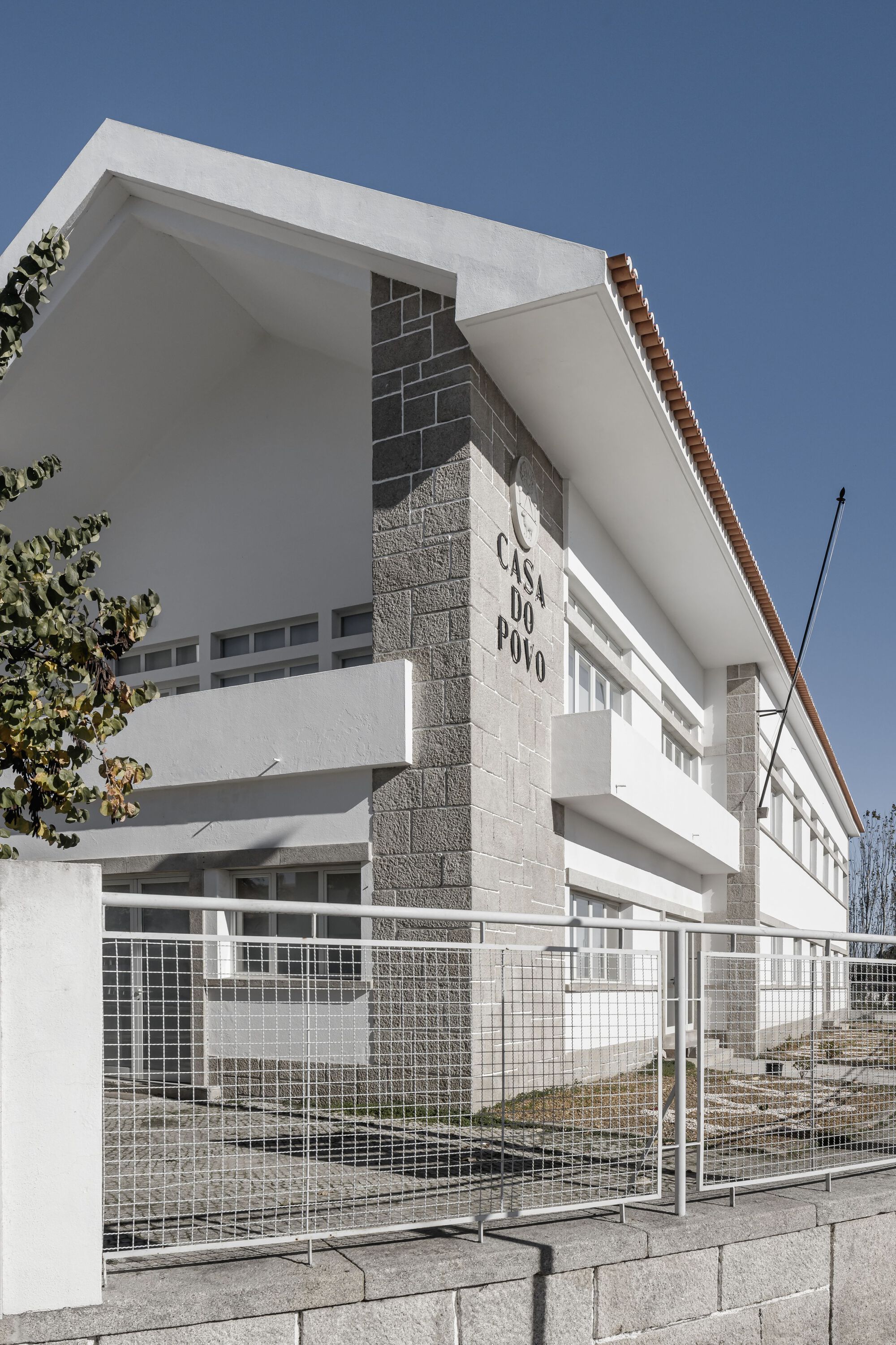 Galeria de Casa do Povo de Alcains / dbA. arquitectura - 7