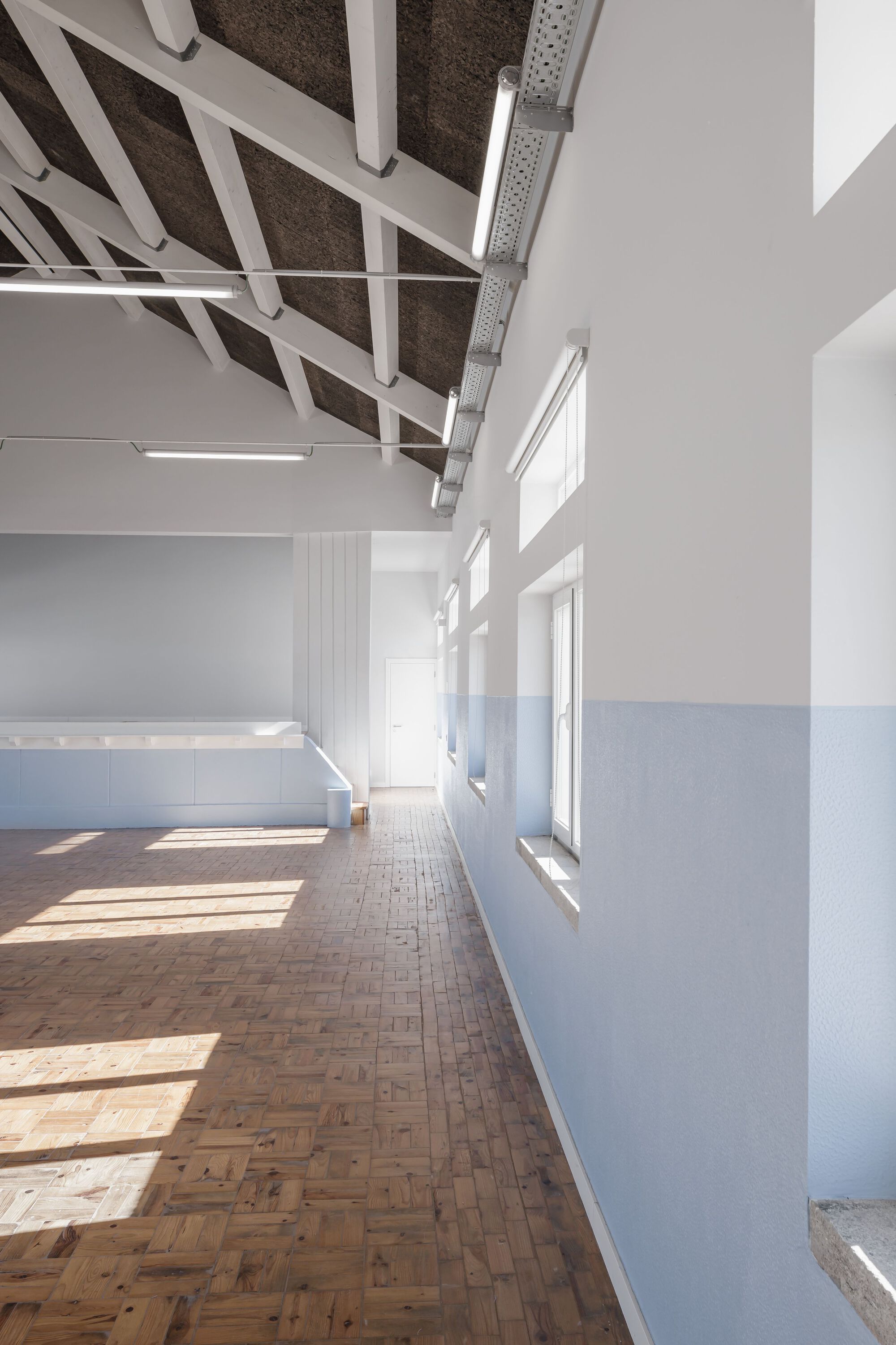 Galeria de Casa do Povo de Alcains / dbA. arquitectura - 26