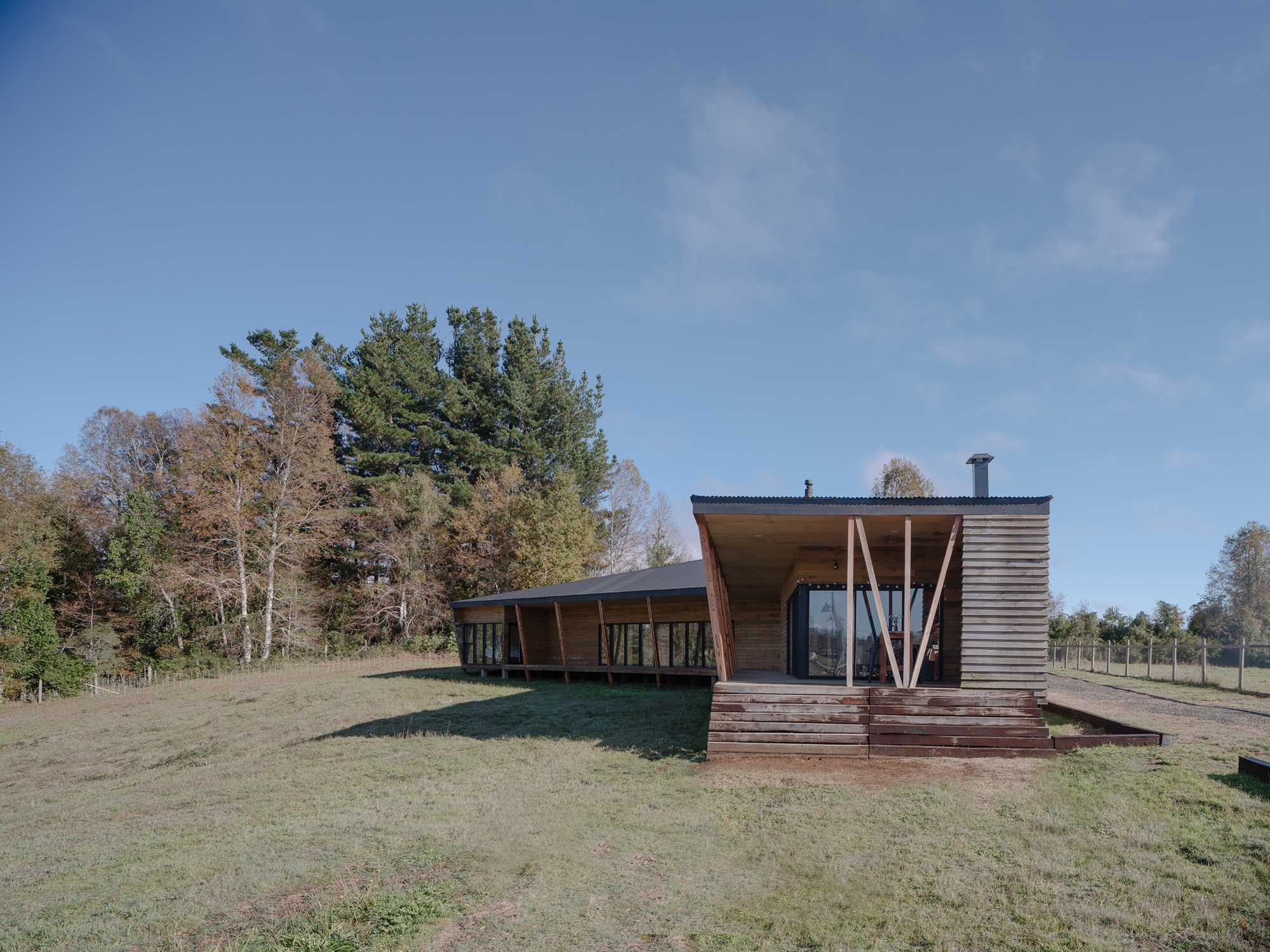 Gallery of Bumeran House / Lucas Maino Fernandez - 4