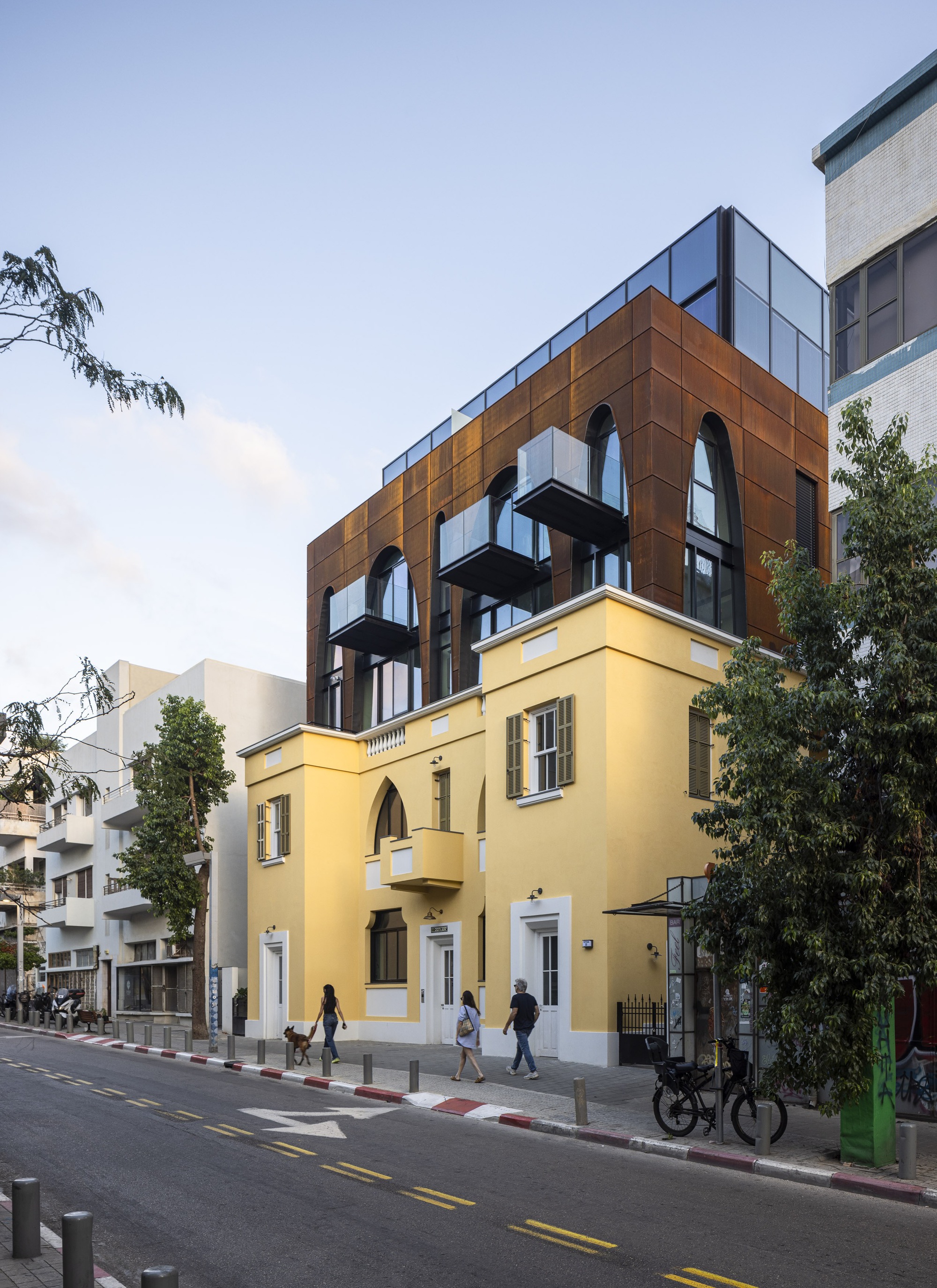Gallery of 22 Montefiori Residential and Commercial Building / Yaniv ...