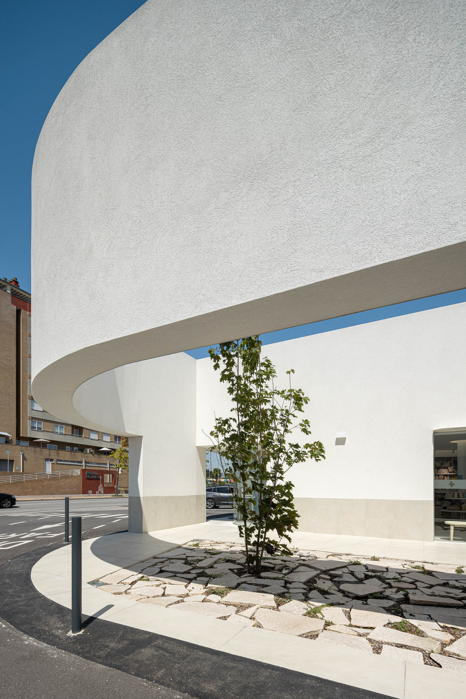 Gallery of Devesa Pharmacy / Tsou Arquitectos - 25