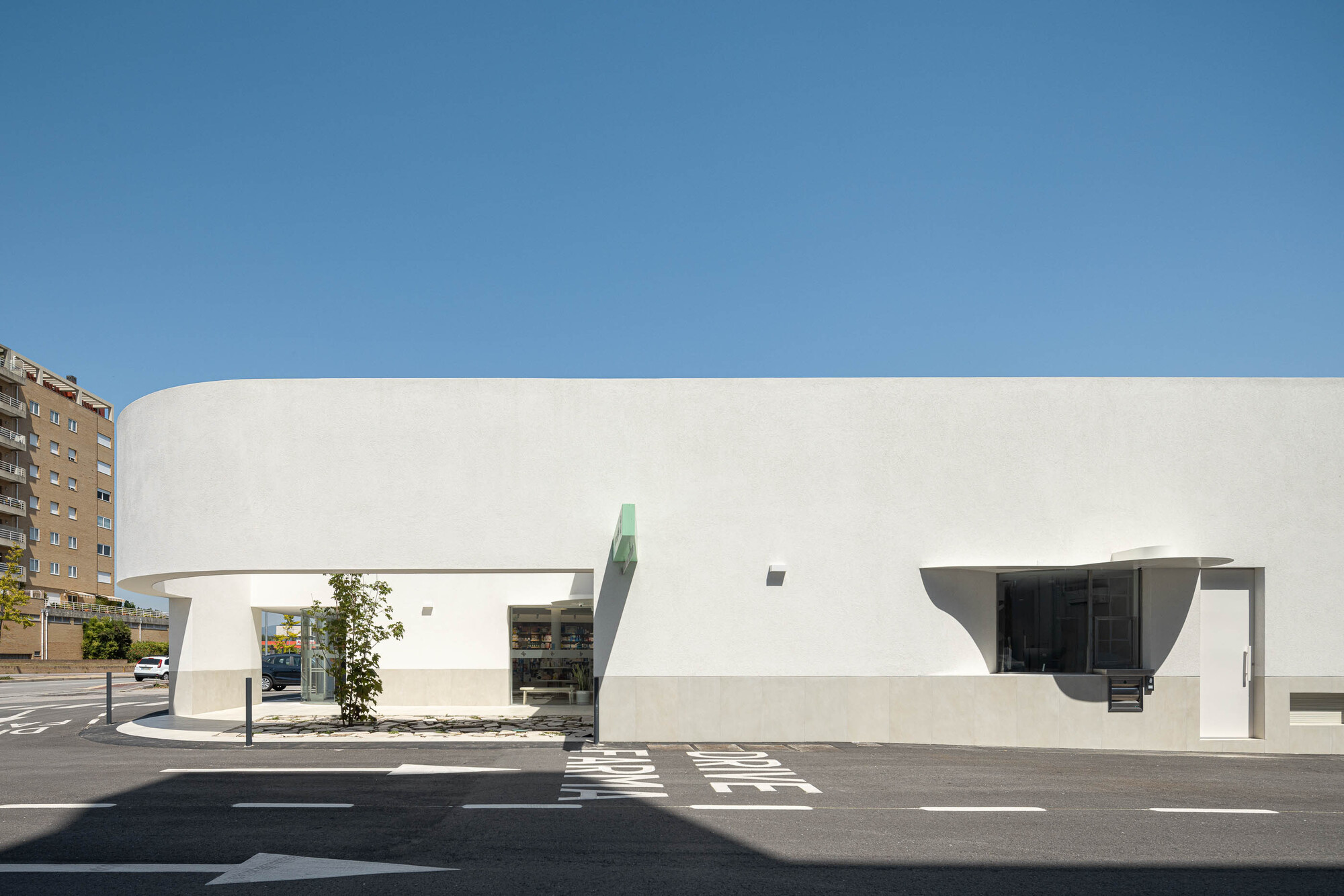 Gallery of Devesa Pharmacy / Tsou Arquitectos - 22
