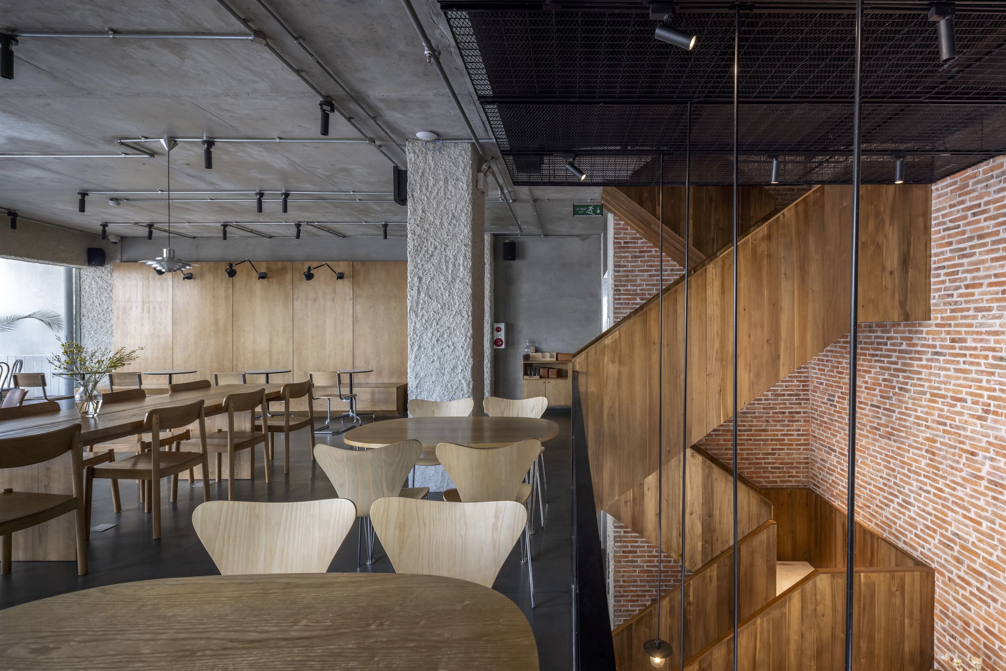 Gallery of TNV Coffee and Complex Building / Comma Studio - 15