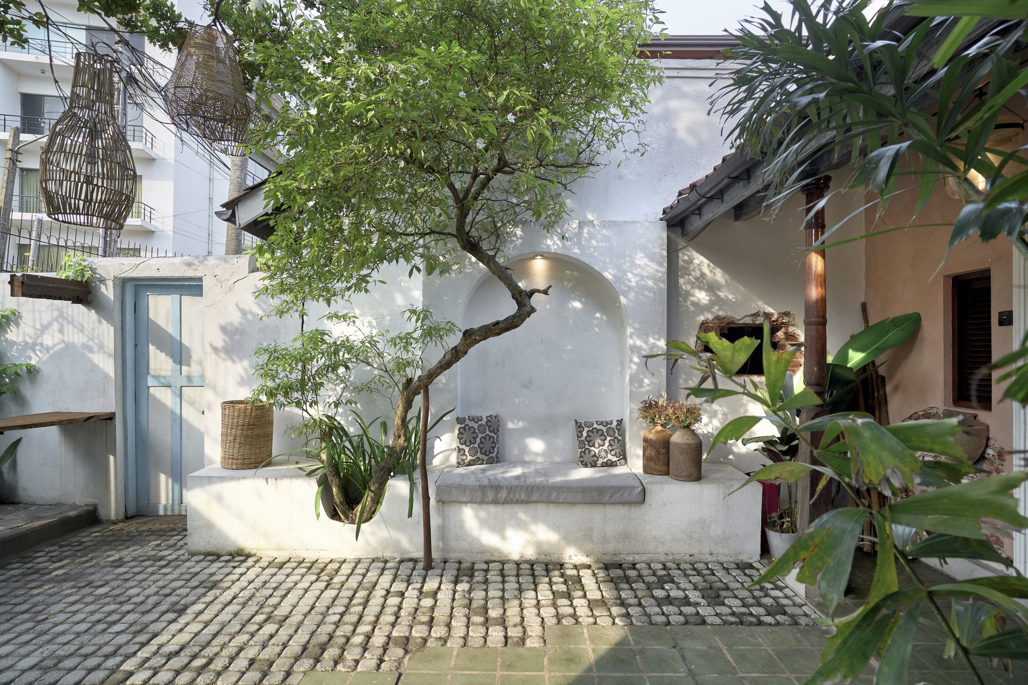 Gallery of La Luna Pizzeria and Café / The Silent Architect - 2