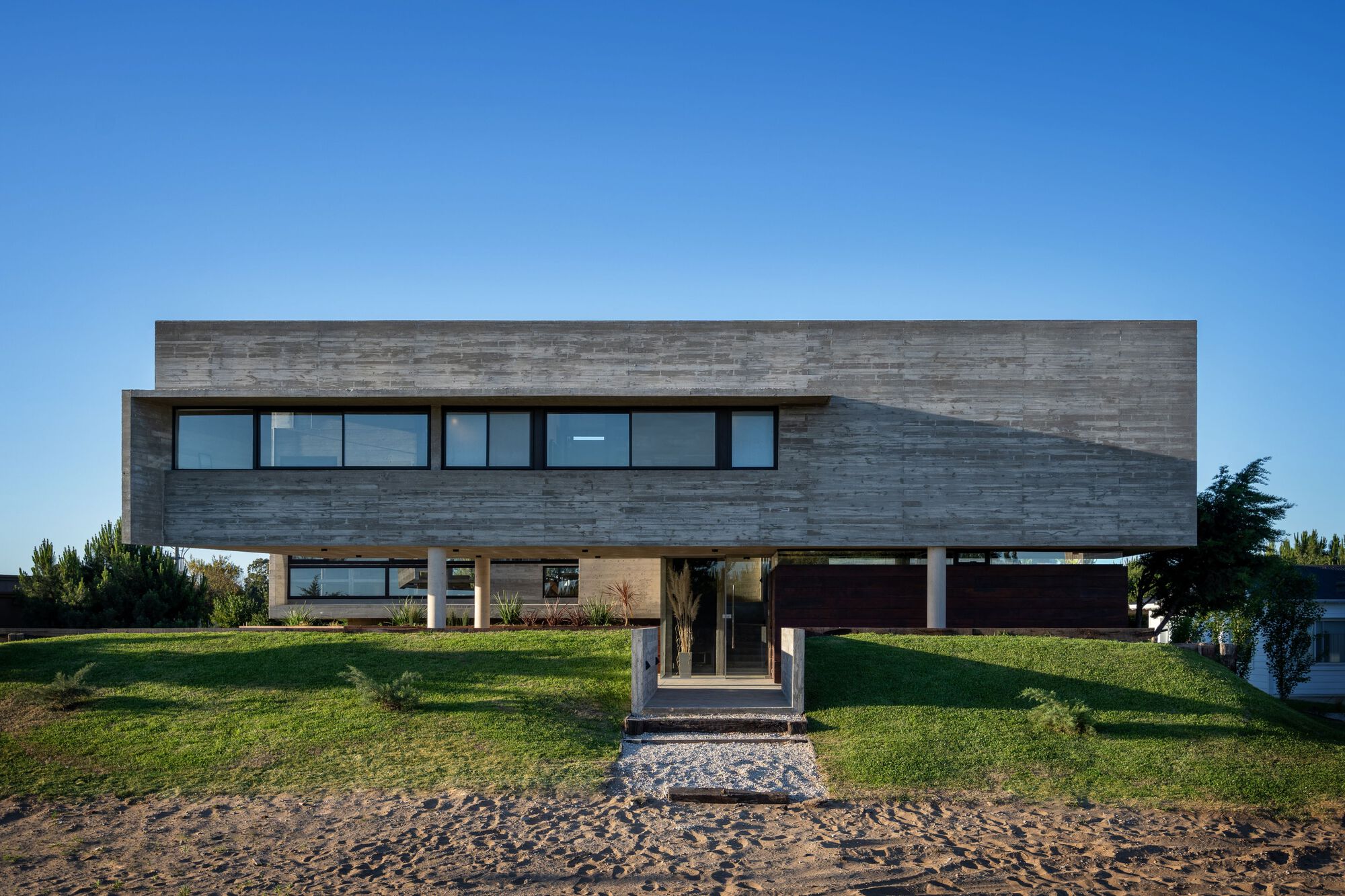Gallery of La Marina House / Besonias Almeida Arquitectos - 21