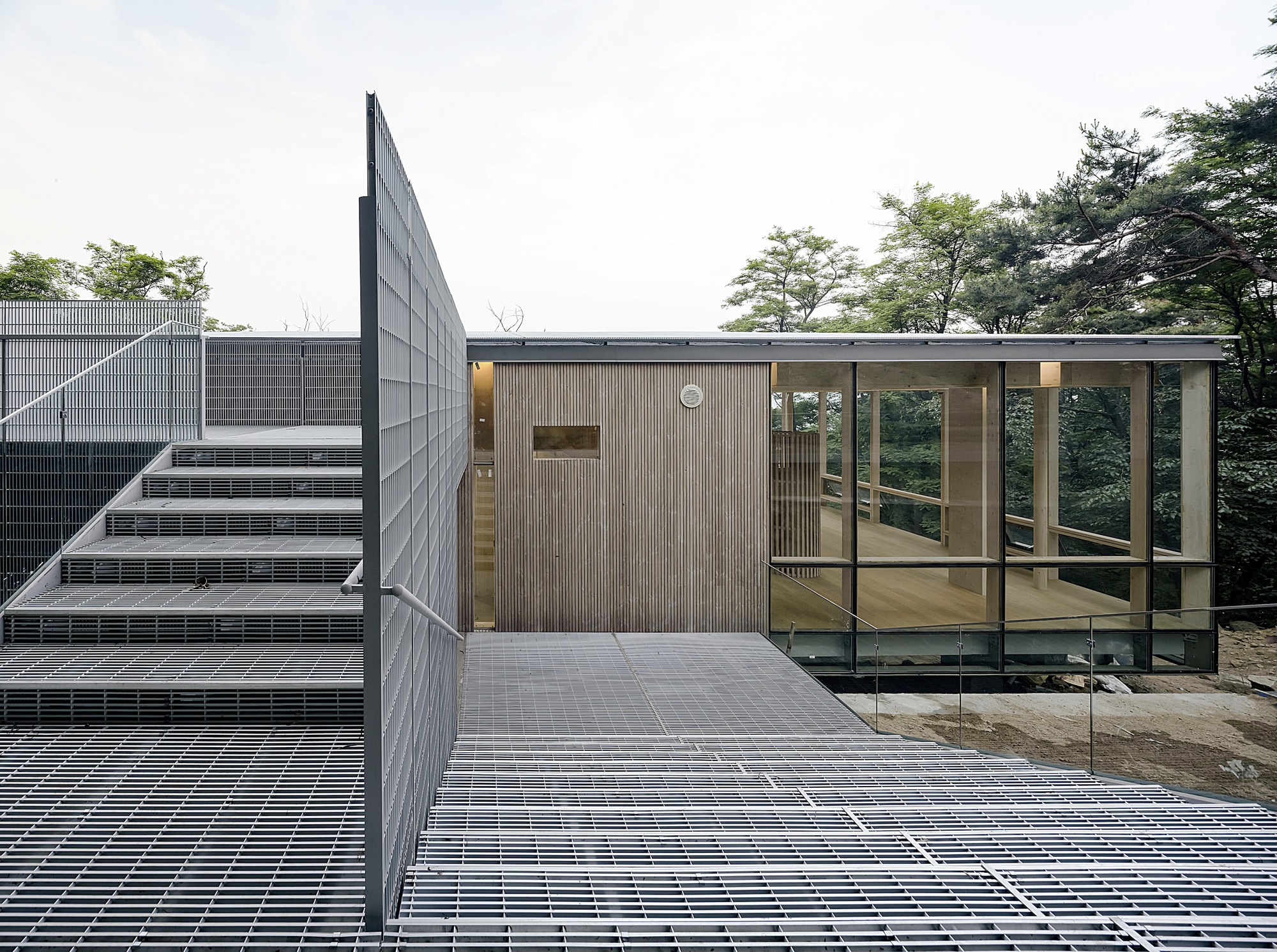Gallery of Inwang Guard Post Forest Retreat / Soltozibin Architects ...
