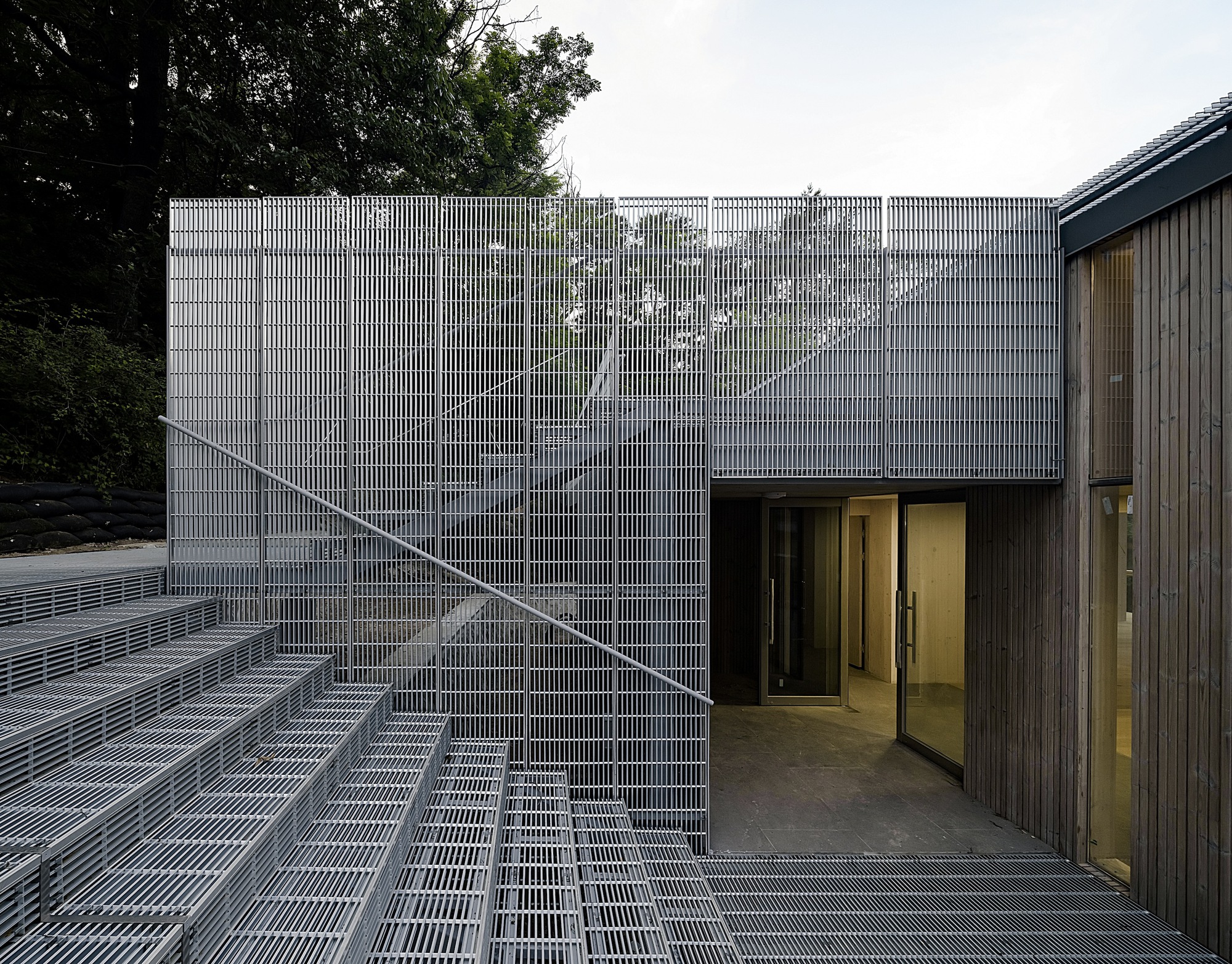 Gallery of Inwang Guard Post Forest Retreat / Soltozibin Architects ...