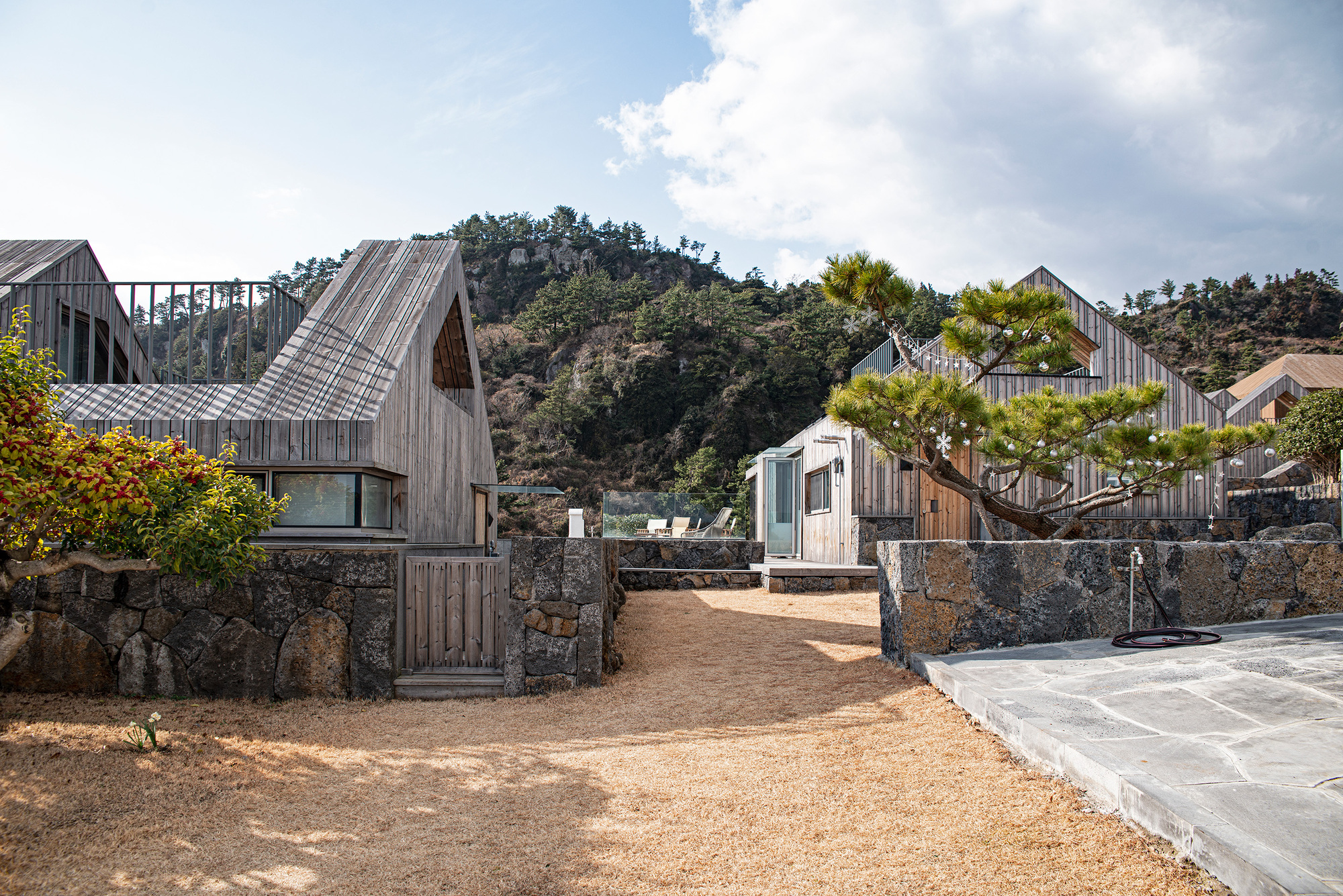 Gallery of The Wind Hill Houses / Doojin Hwang Architects - 14