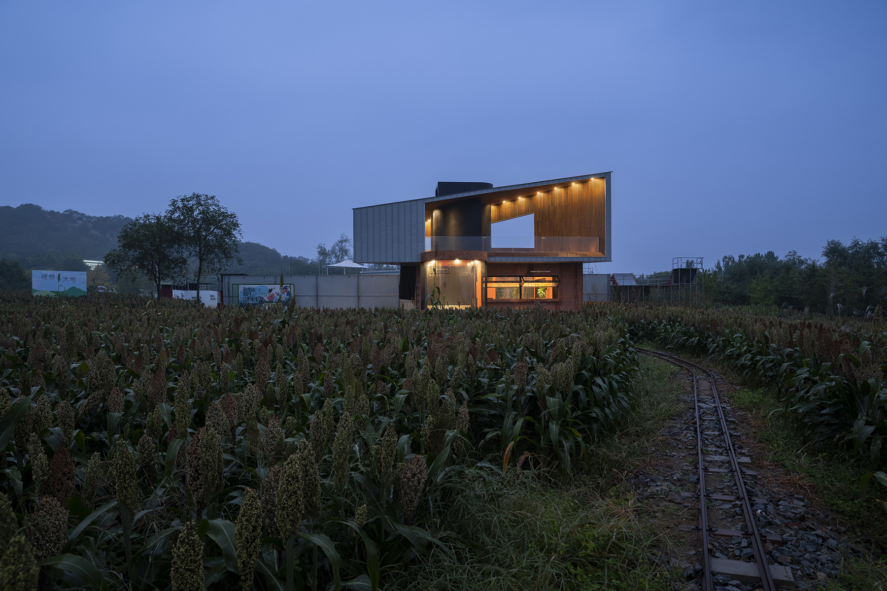 Gallery of Rear Window - BMX Racing Grandstand / hyperSity architects - 9