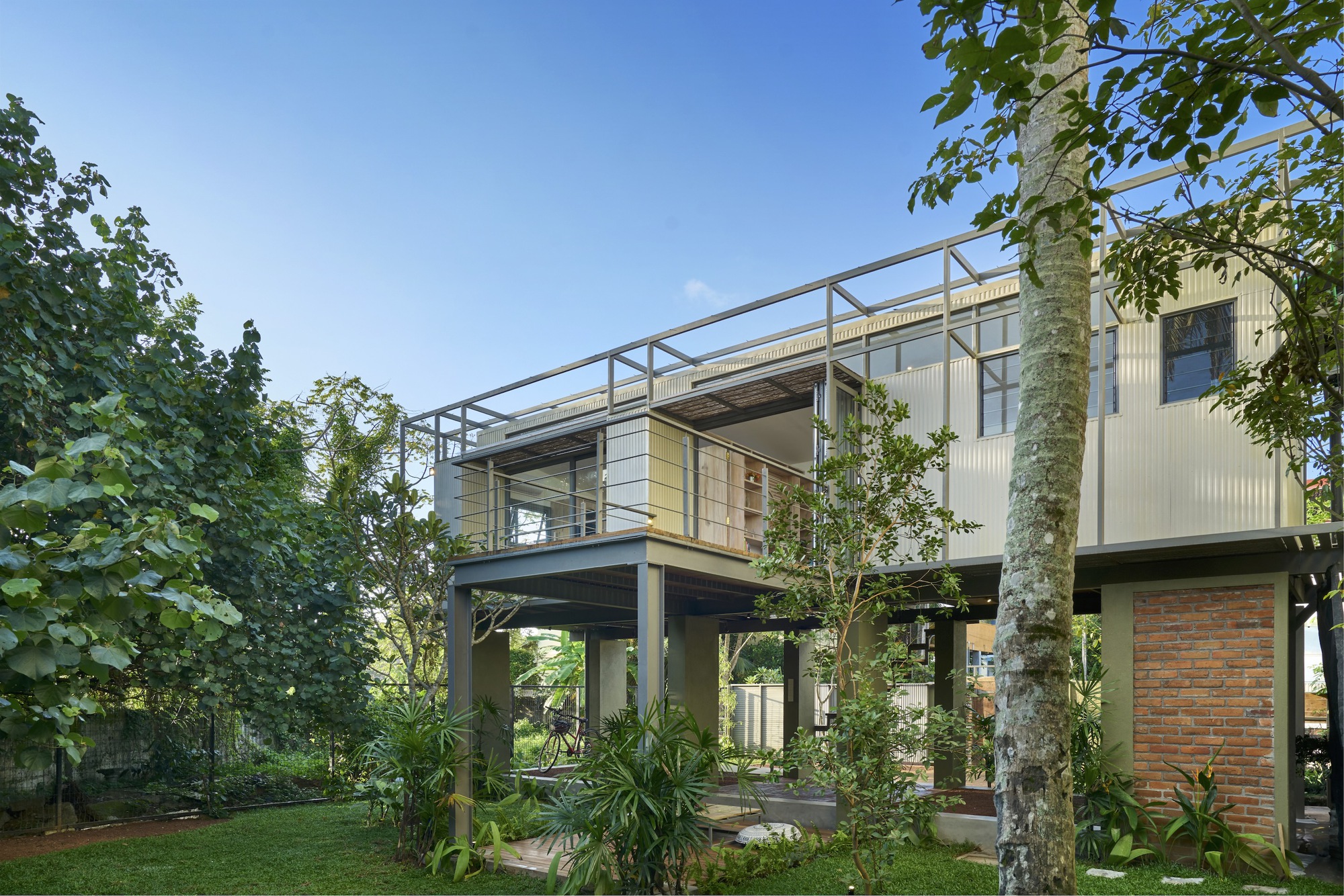 Gallery of The Studio House / KWCA - Kosala Weerasekara Chartered ...