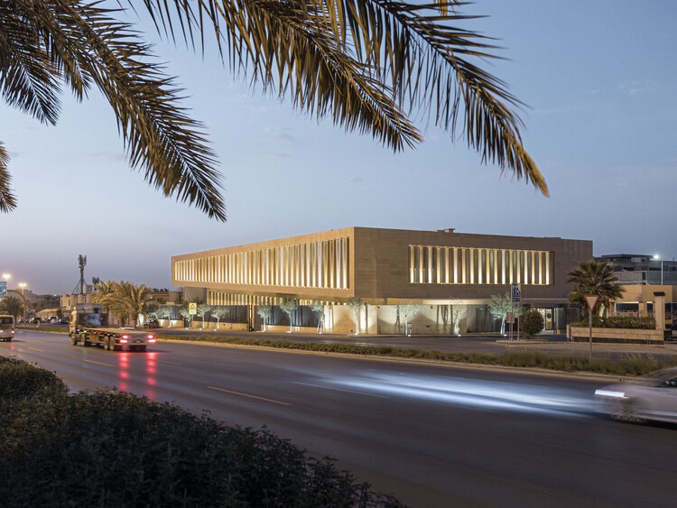 Assila HQ / Peter Ruge Architekten | ArchDaily