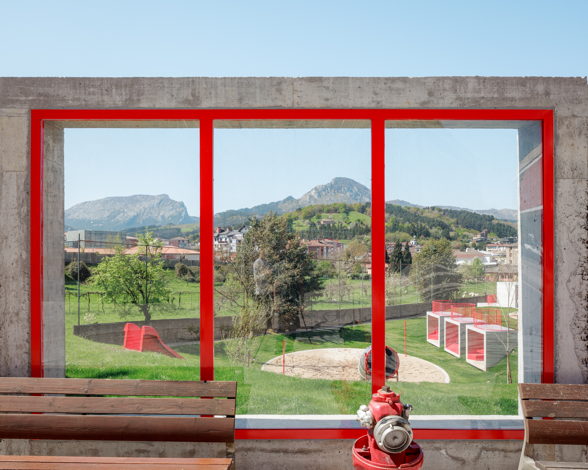 Gallery of San Antonio Primary School 2.0. Exterior Area / ELE ...