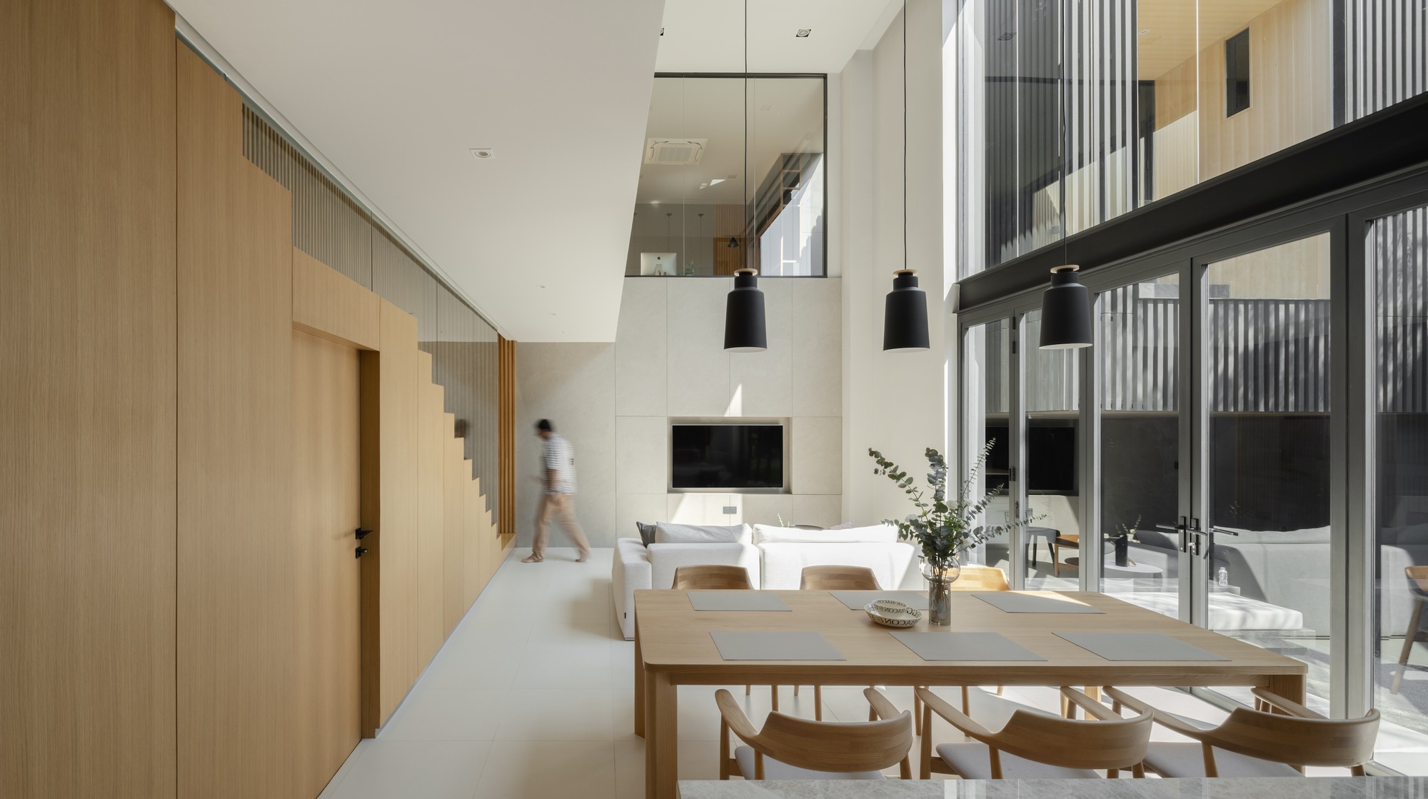 Gallery of Warmblack House / Greenbox Design - 14