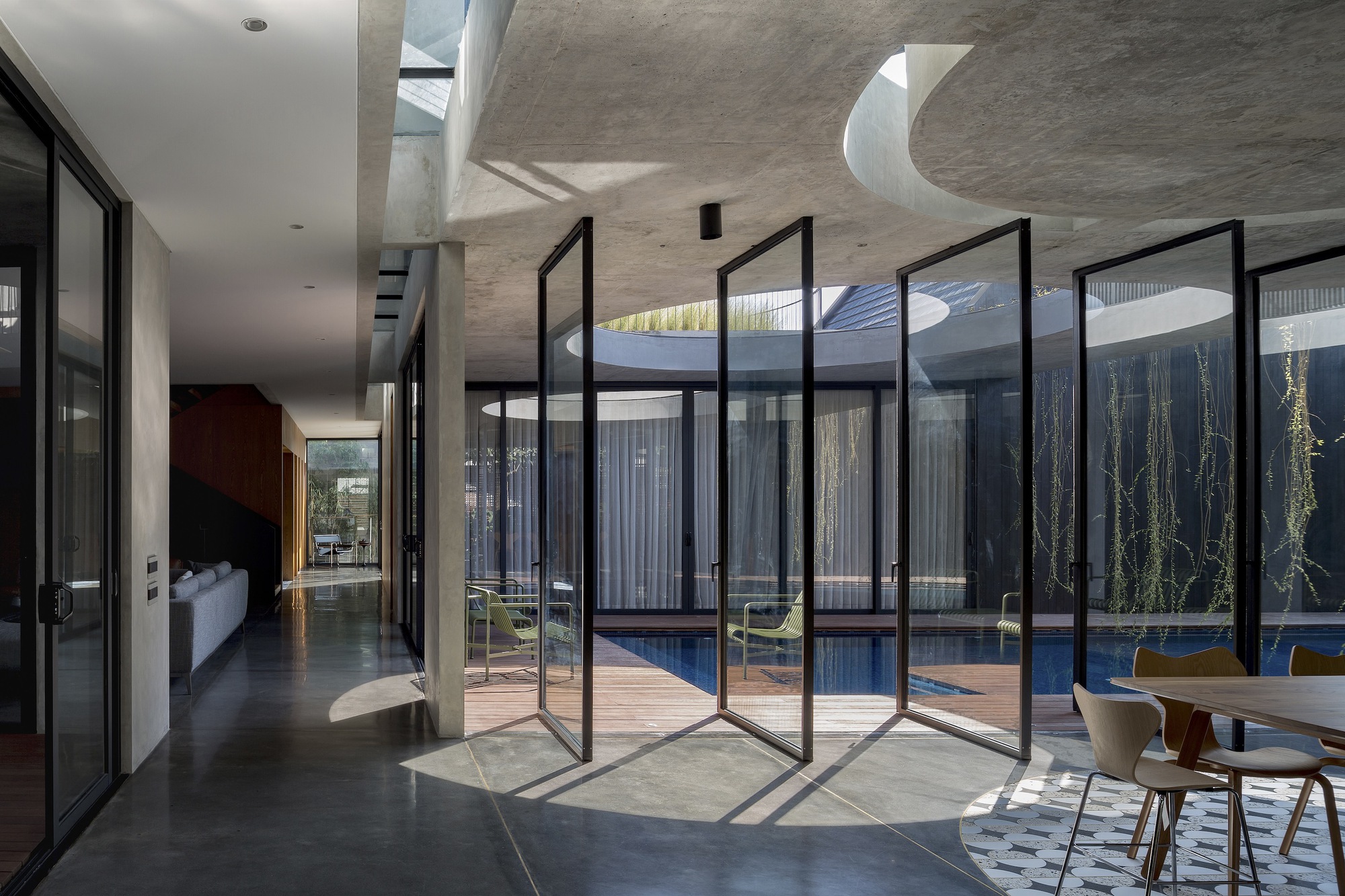 Gallery of Halo House / Tamara Wibowo Architects - 13