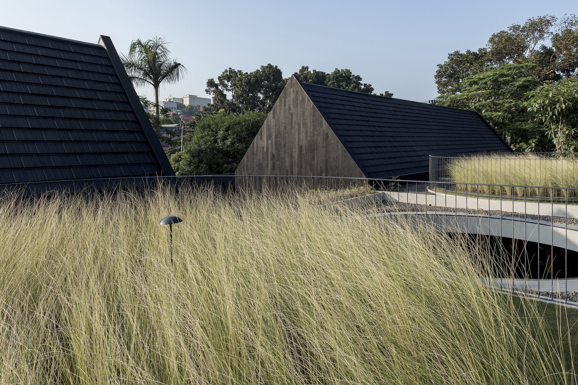 Gallery of Halo House / Tamara Wibowo Architects - 8