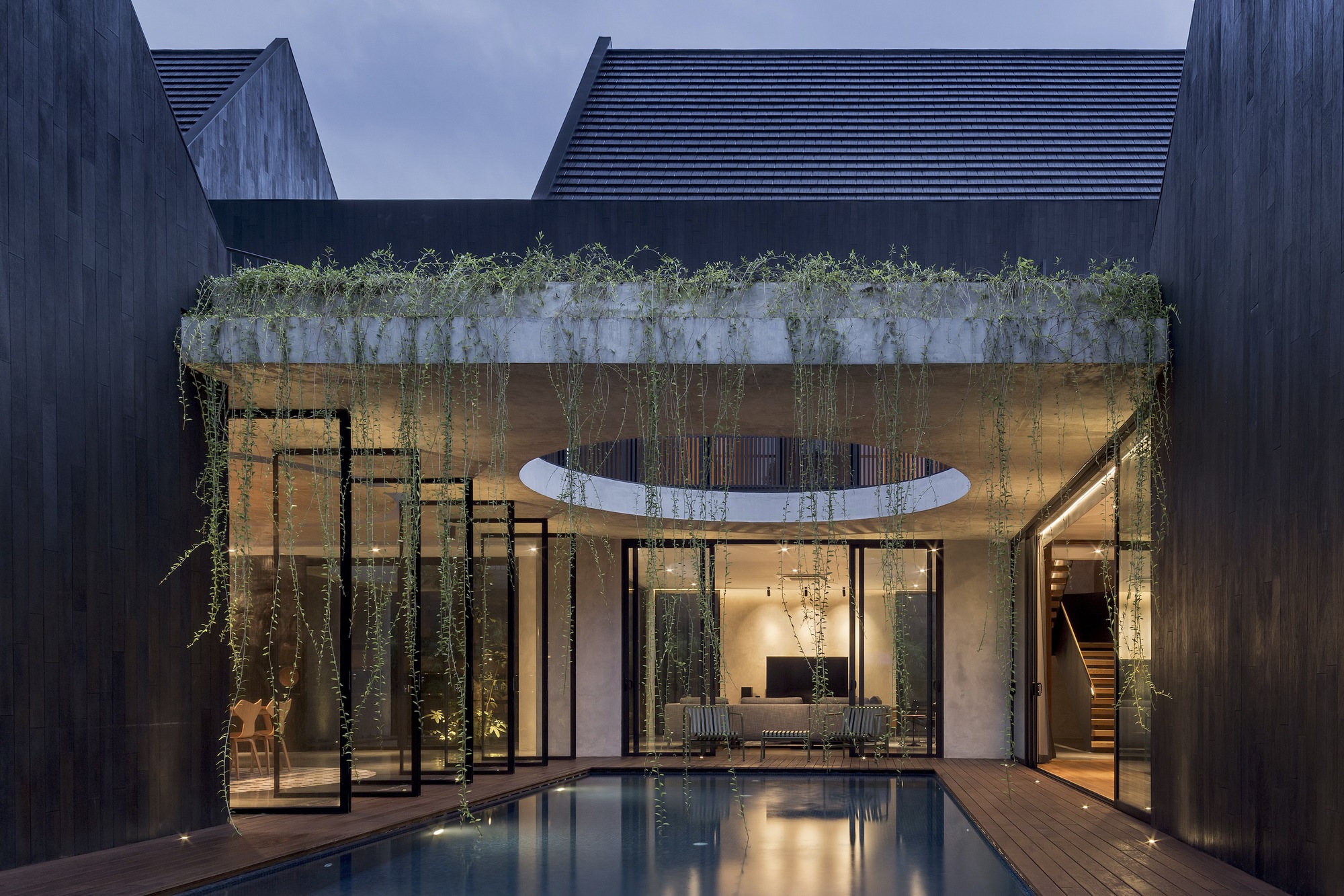 Gallery of Halo House / Tamara Wibowo Architects - 22