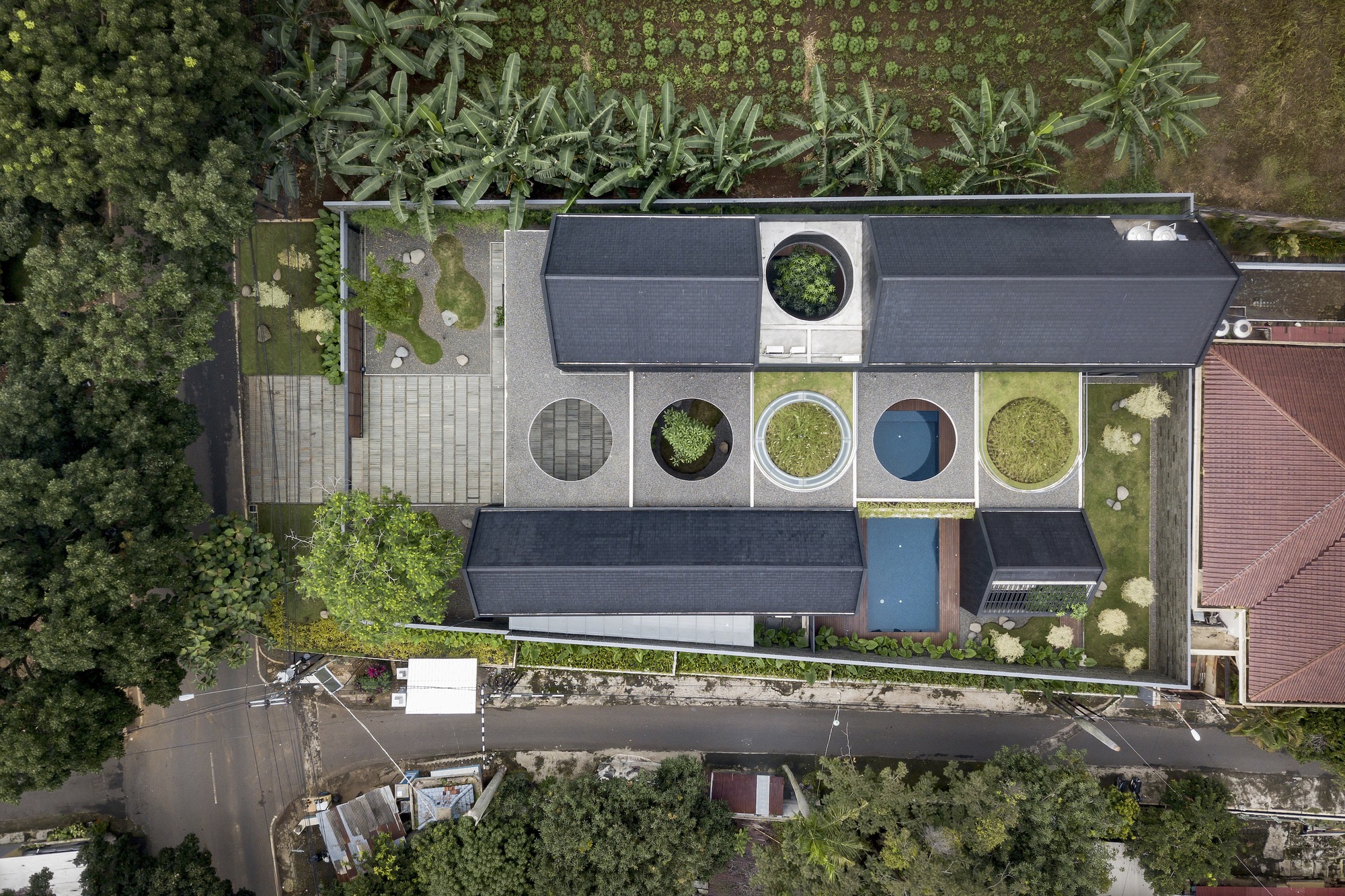 Gallery of Halo House / Tamara Wibowo Architects - 21