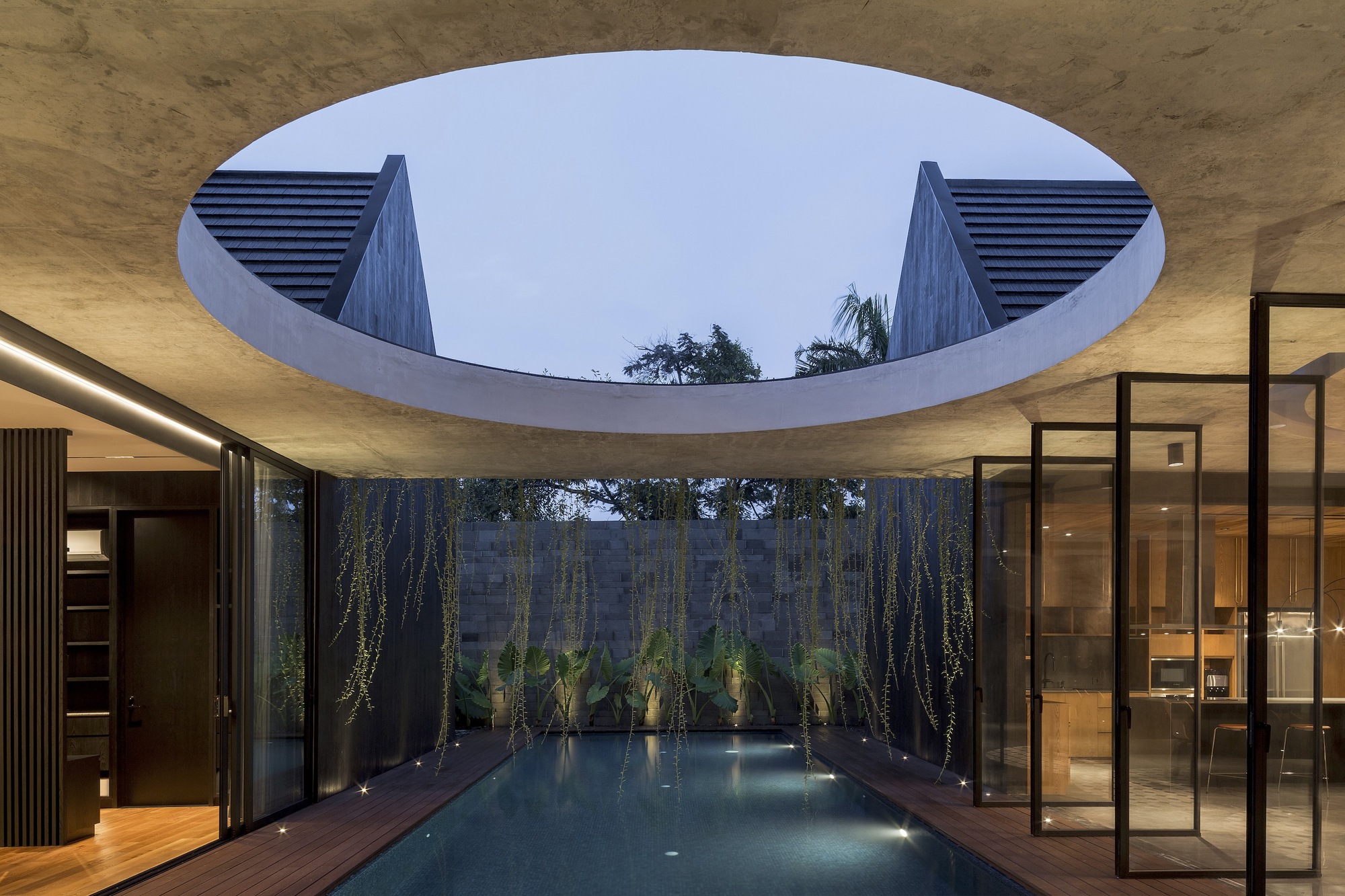 Gallery of Halo House / Tamara Wibowo Architects - 24