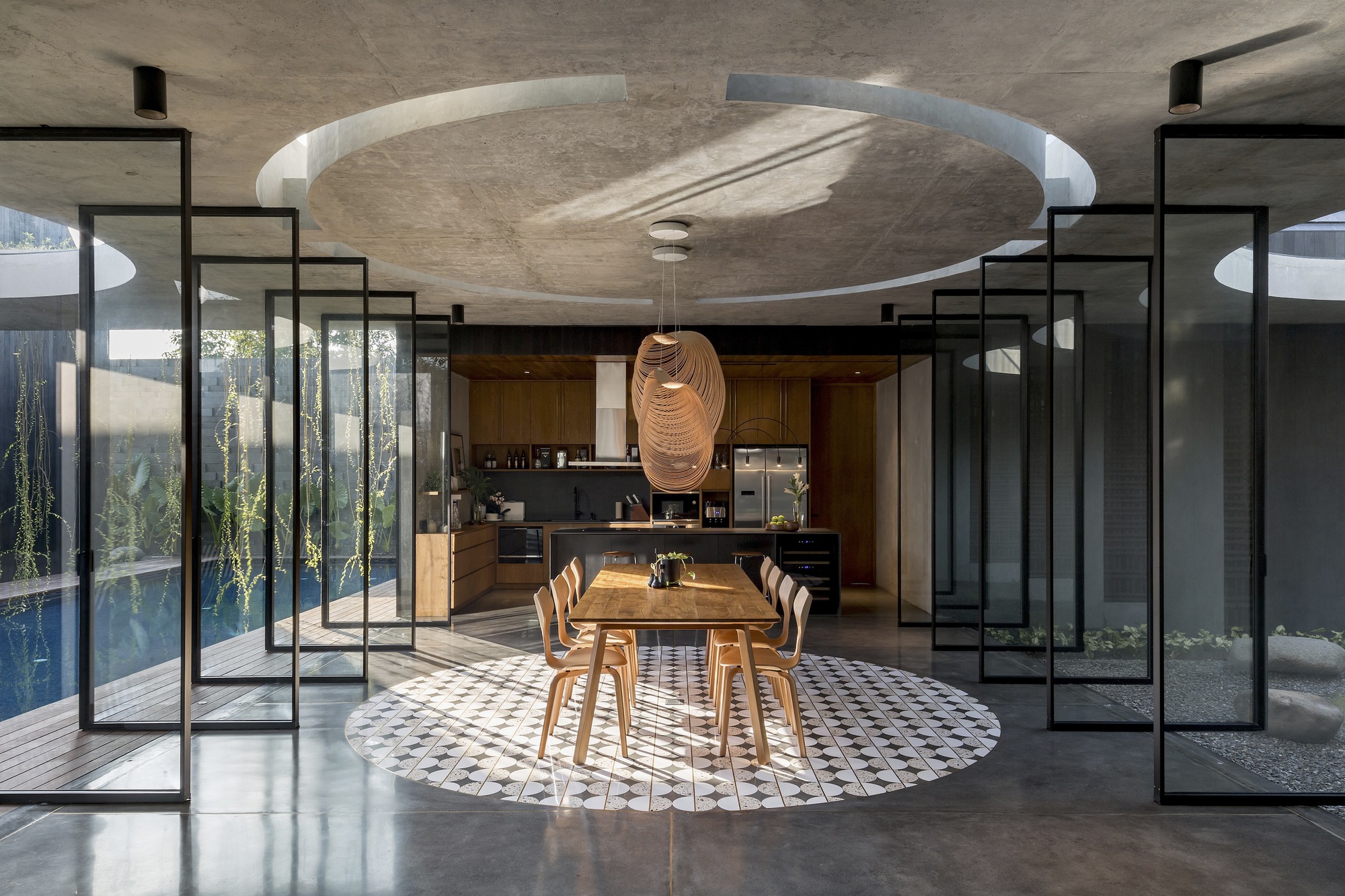 Gallery of Halo House / Tamara Wibowo Architects - 11